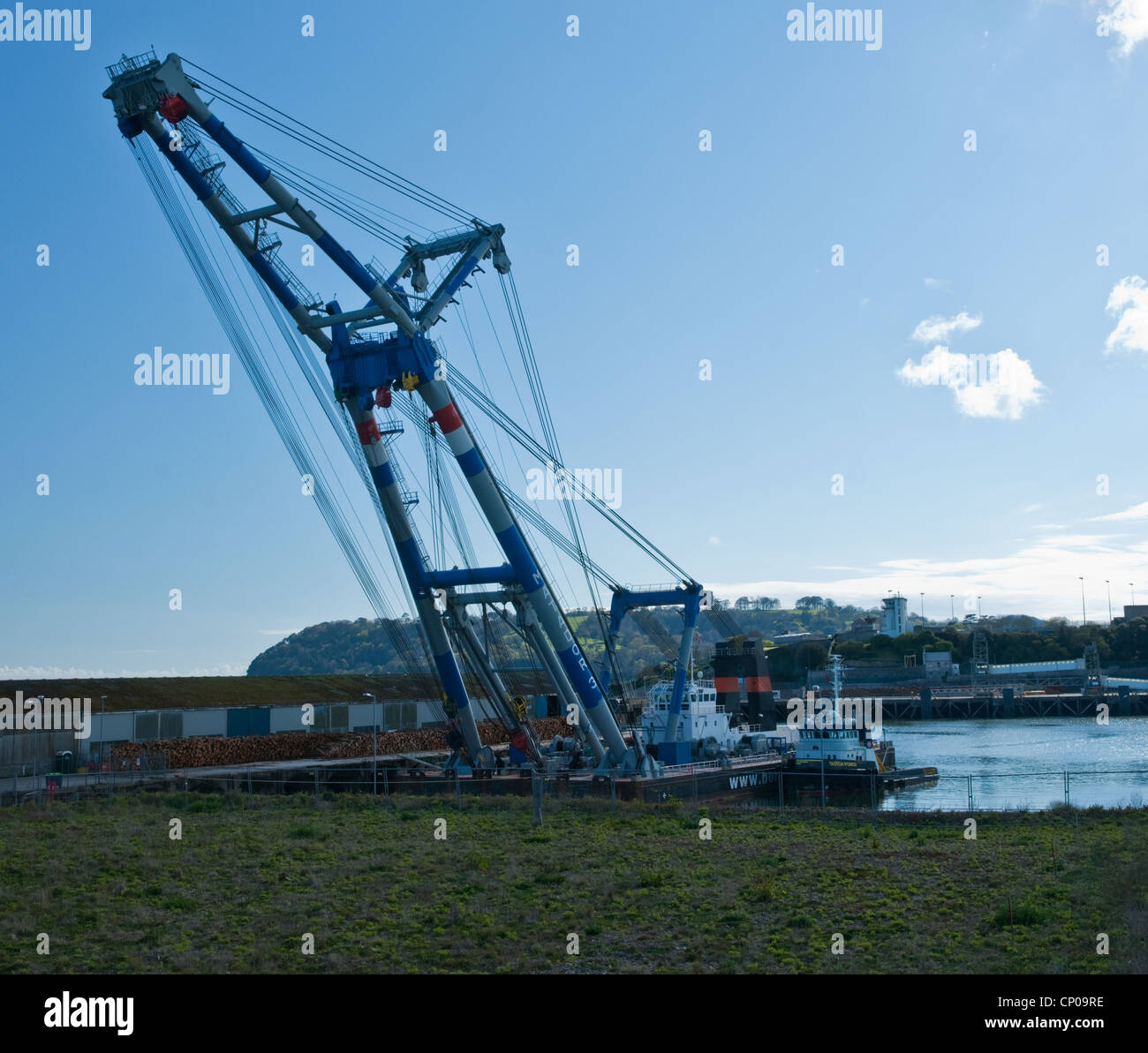 The giant floating crane hi-res stock photography and images - Alamy