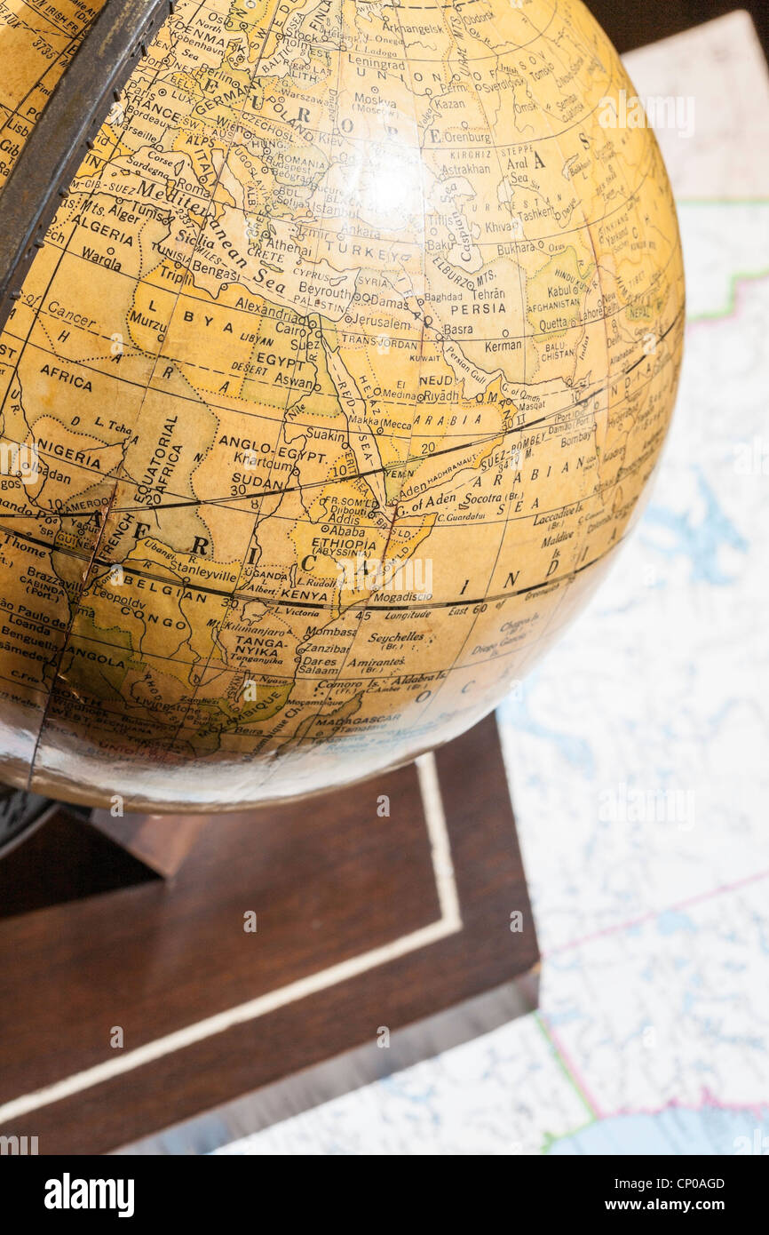 Vintage world map 1930 hi-res stock photography and images - Alamy