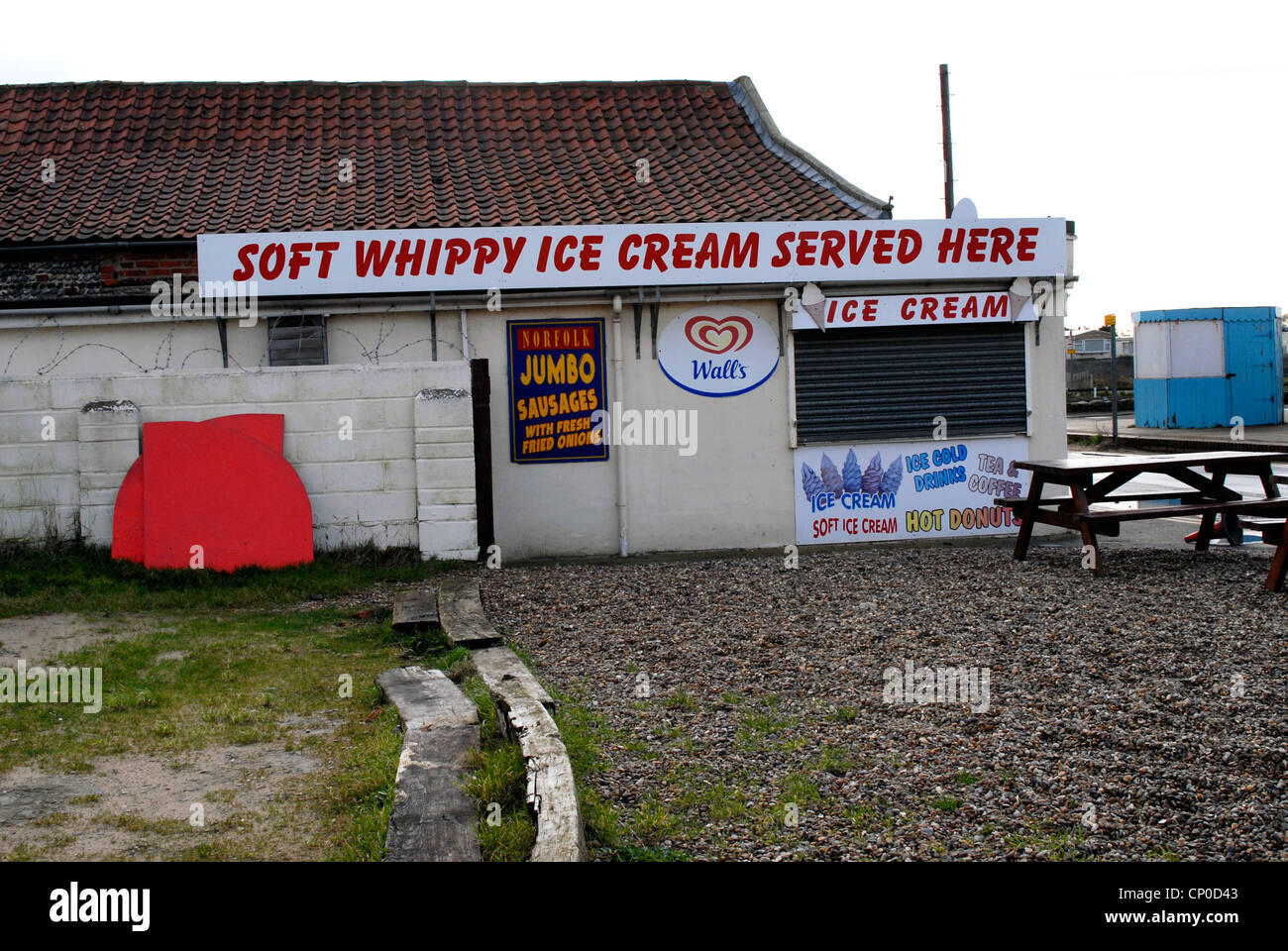 Ice cream shop closed winter hi-res stock photography and images - Alamy