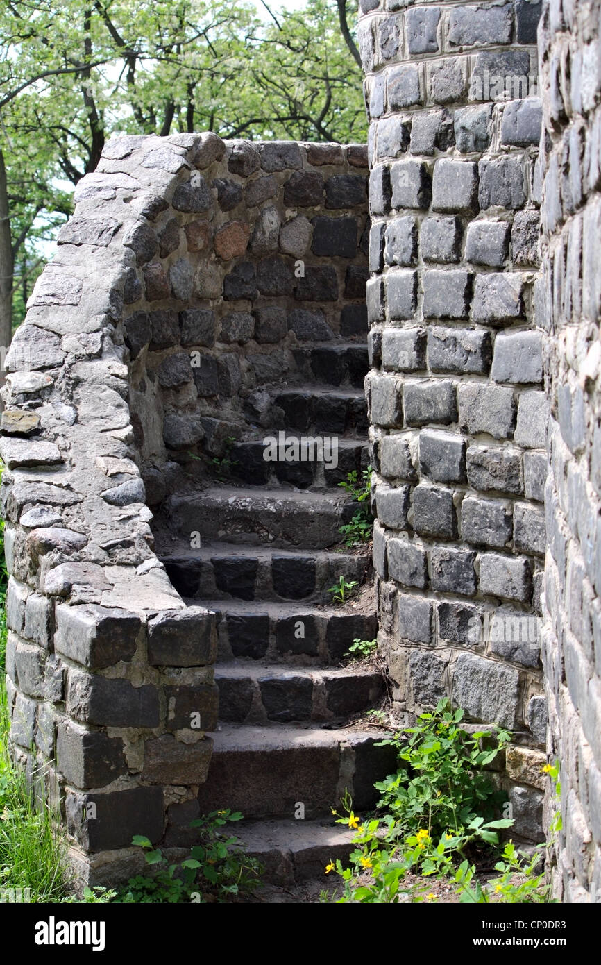 Ladder castle wall hi-res stock photography and images - Alamy