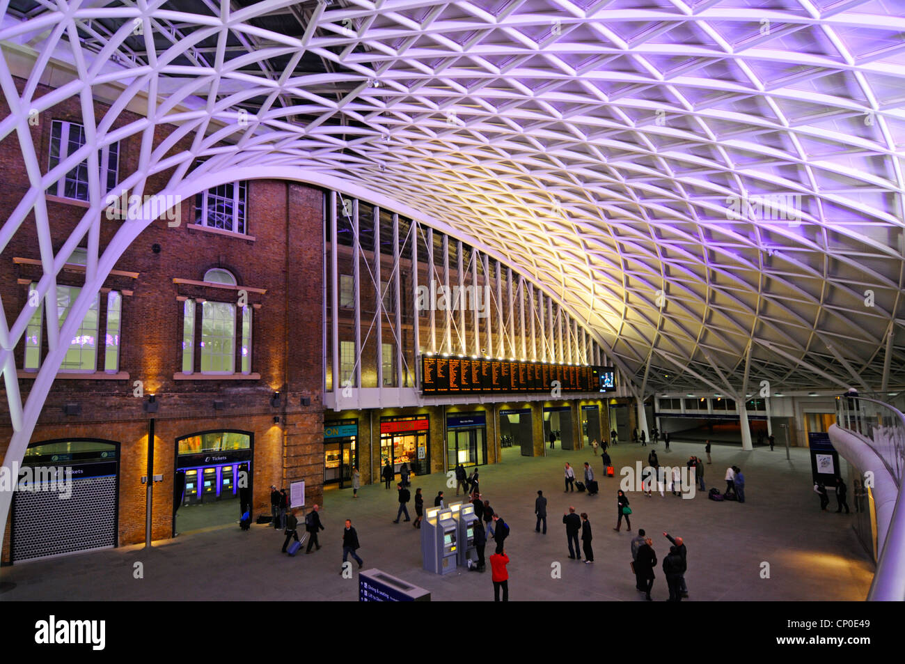 Curved roof structure hi-res stock photography and images - Alamy