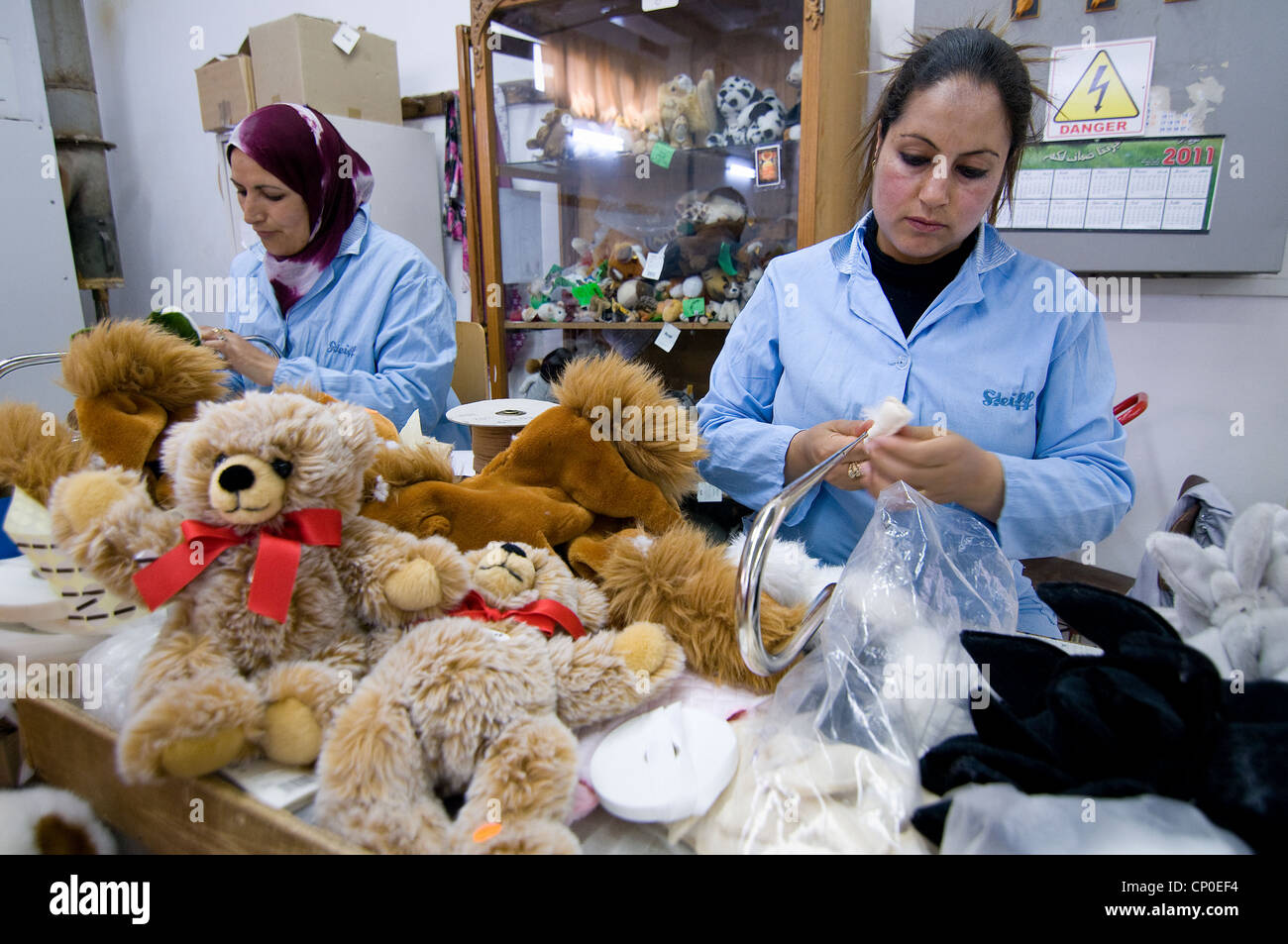 TUNISIA, SIDI BOUZID: 1000 women work in German factory Steiff ...
