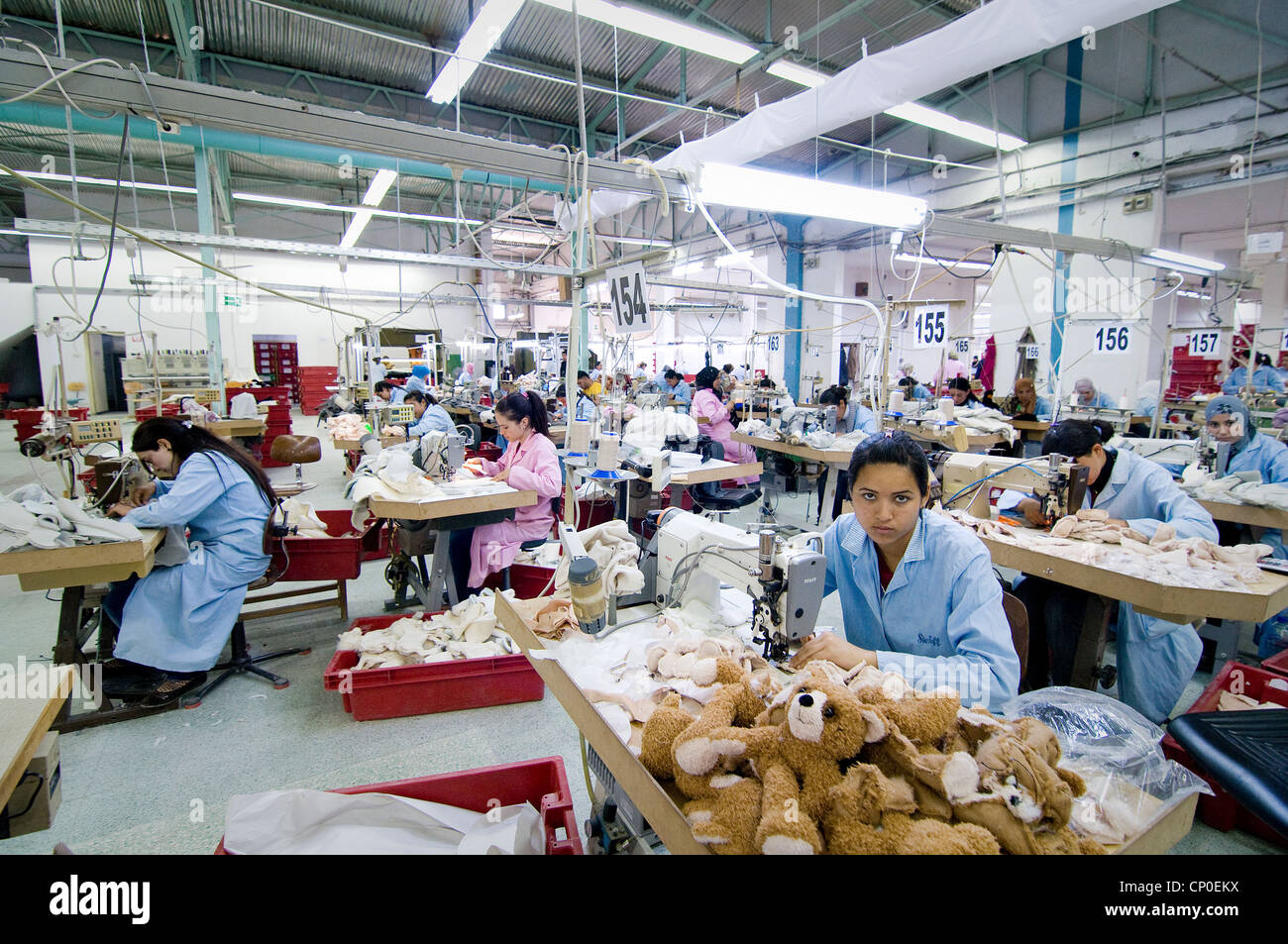 TUNISIA, SIDI BOUZID: 1000 women work in German factory Steiff ...