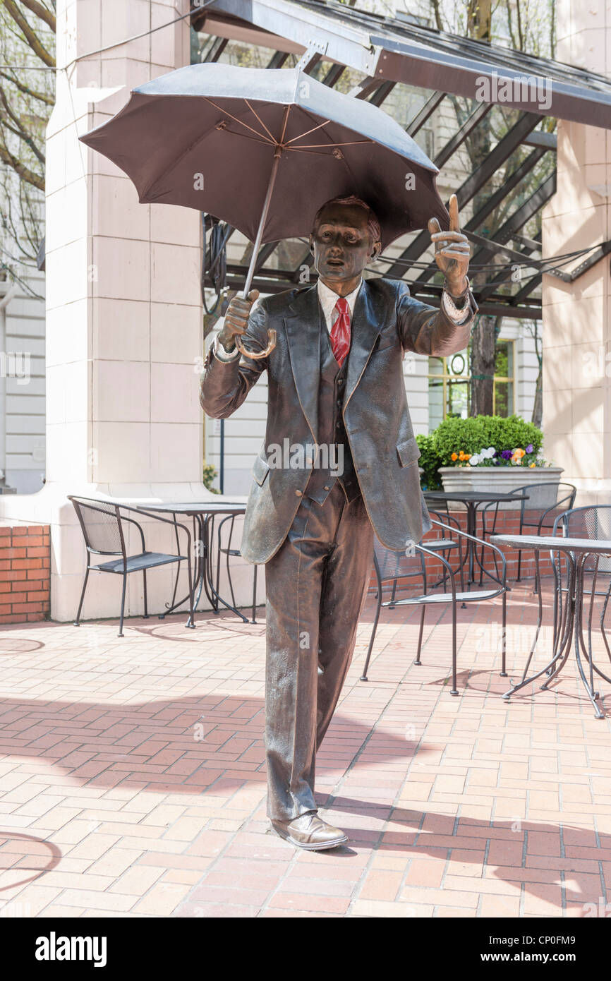 Umbrella man sculpture hi-res stock photography and images - Alamy
