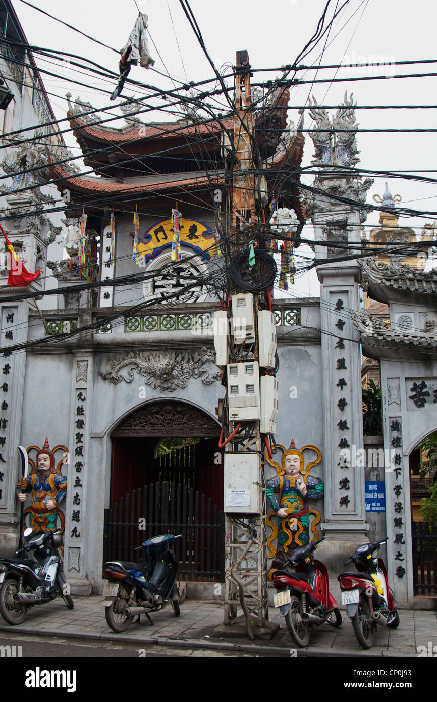 Vietnam traditional building hi-res stock photography and images - Alamy