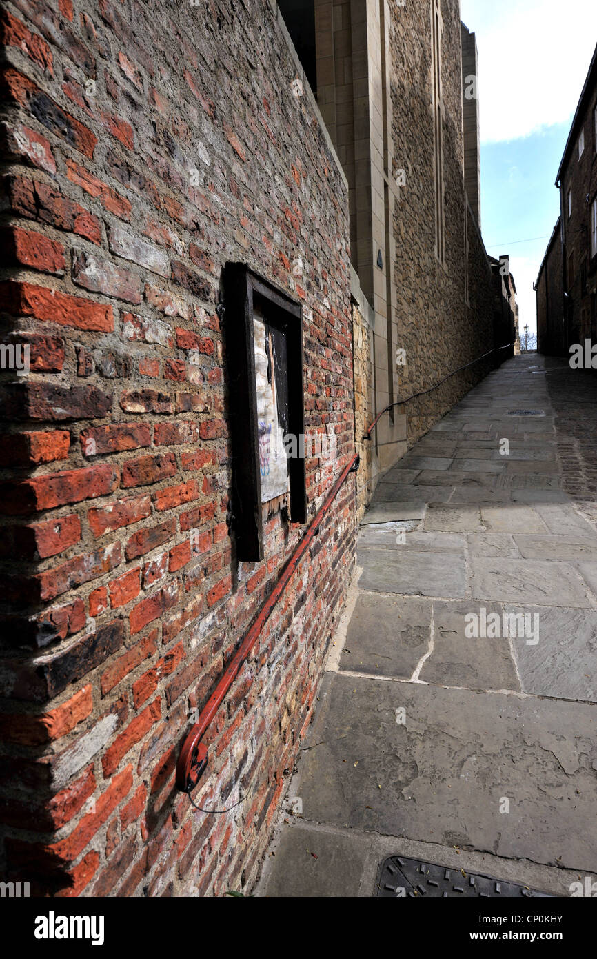 Back alley perspective hi-res stock photography and images - Alamy