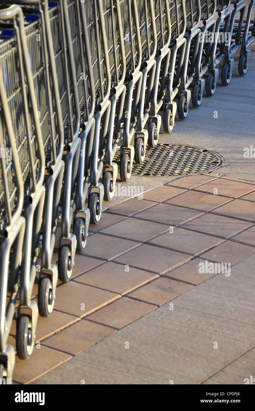 Shopping Carts lines in front of Store Stock Photo - Alamy