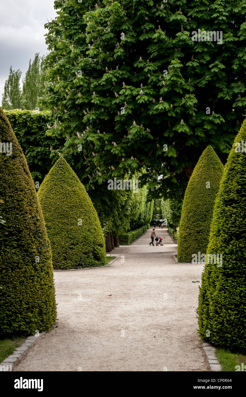 Paris green trees hi-res stock photography and images - Alamy
