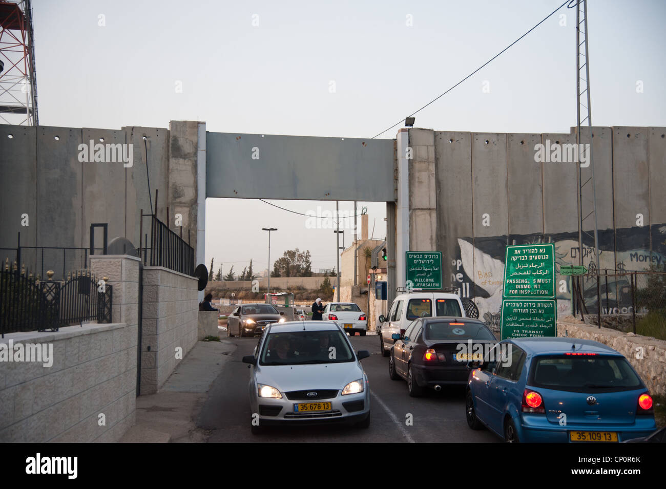 Palestine wall checkpoint hi-res stock photography and images - Alamy