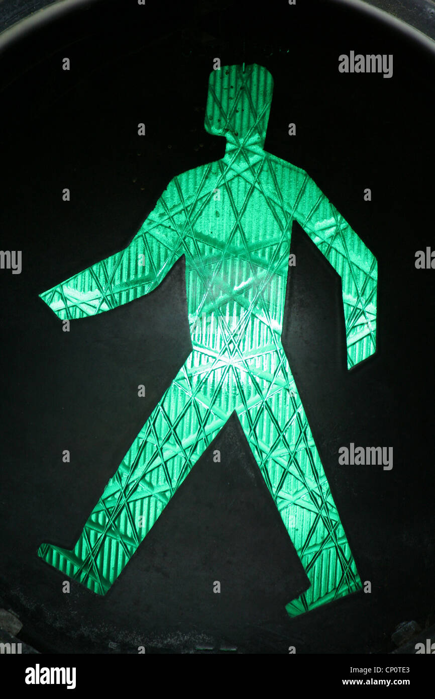 Pedestrian traffic signal hi-res stock photography and images - Alamy