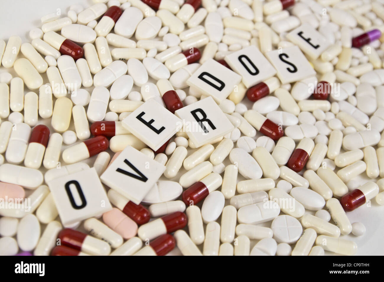 overdose written with pills Stock Photo - Alamy