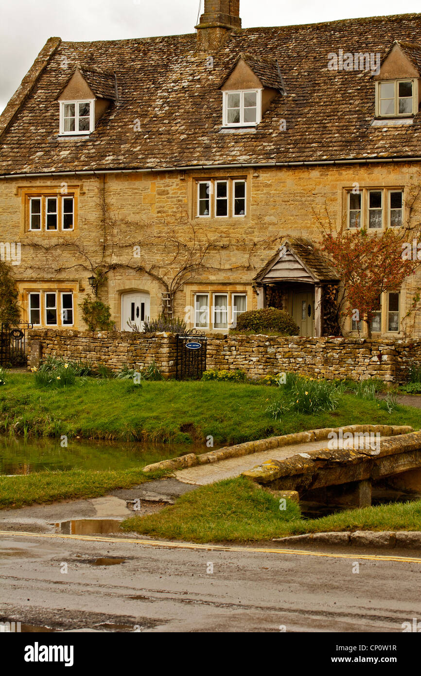 Old stone cottages hi-res stock photography and images - Alamy