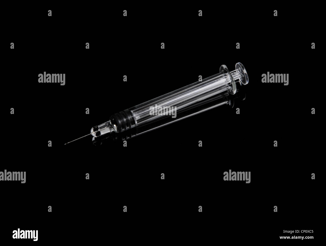 Small plastic medical syringes hi-res stock photography and images - Alamy