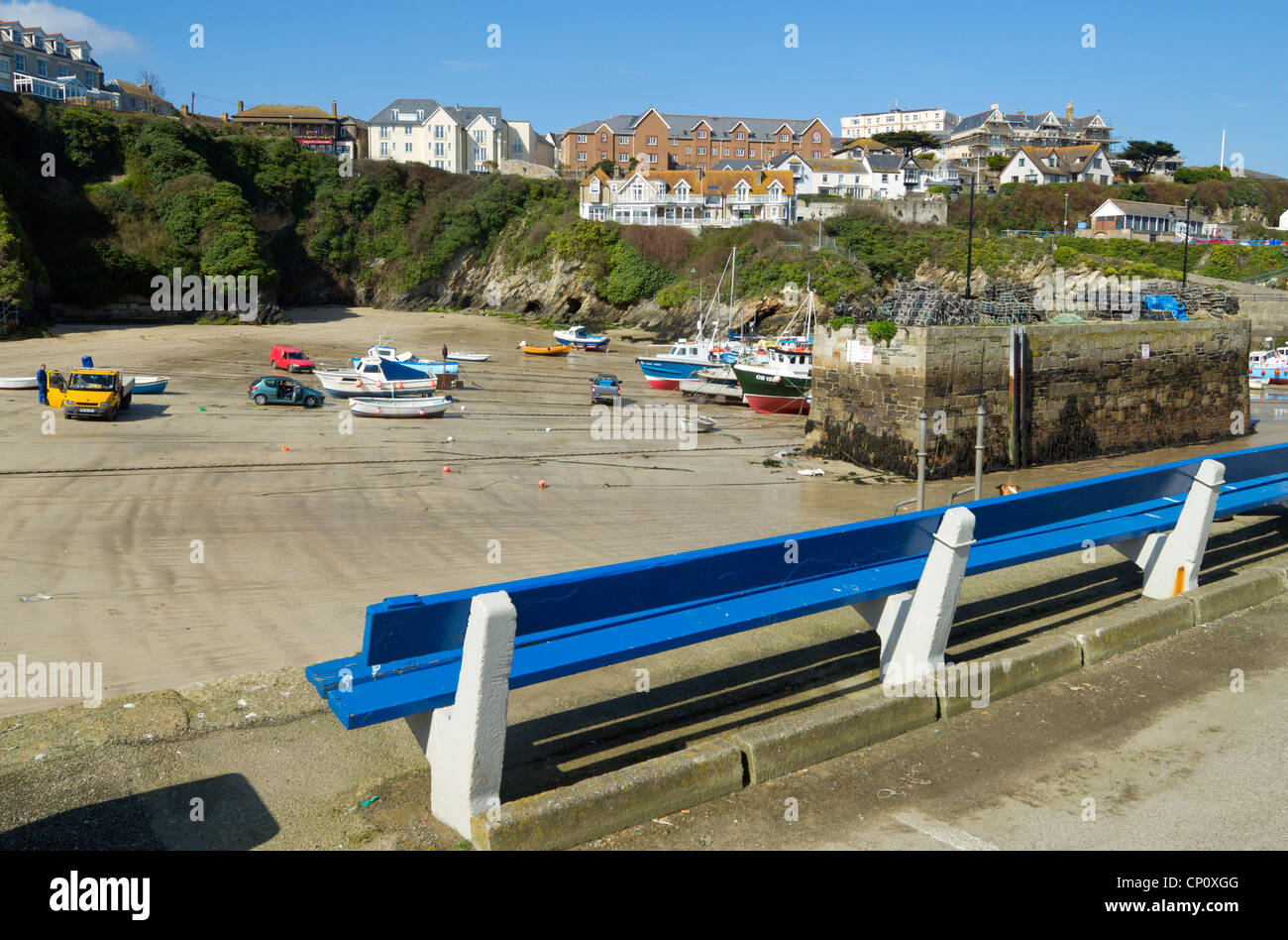 Newquay harbour cornwall blue seat hi-res stock photography and images ...