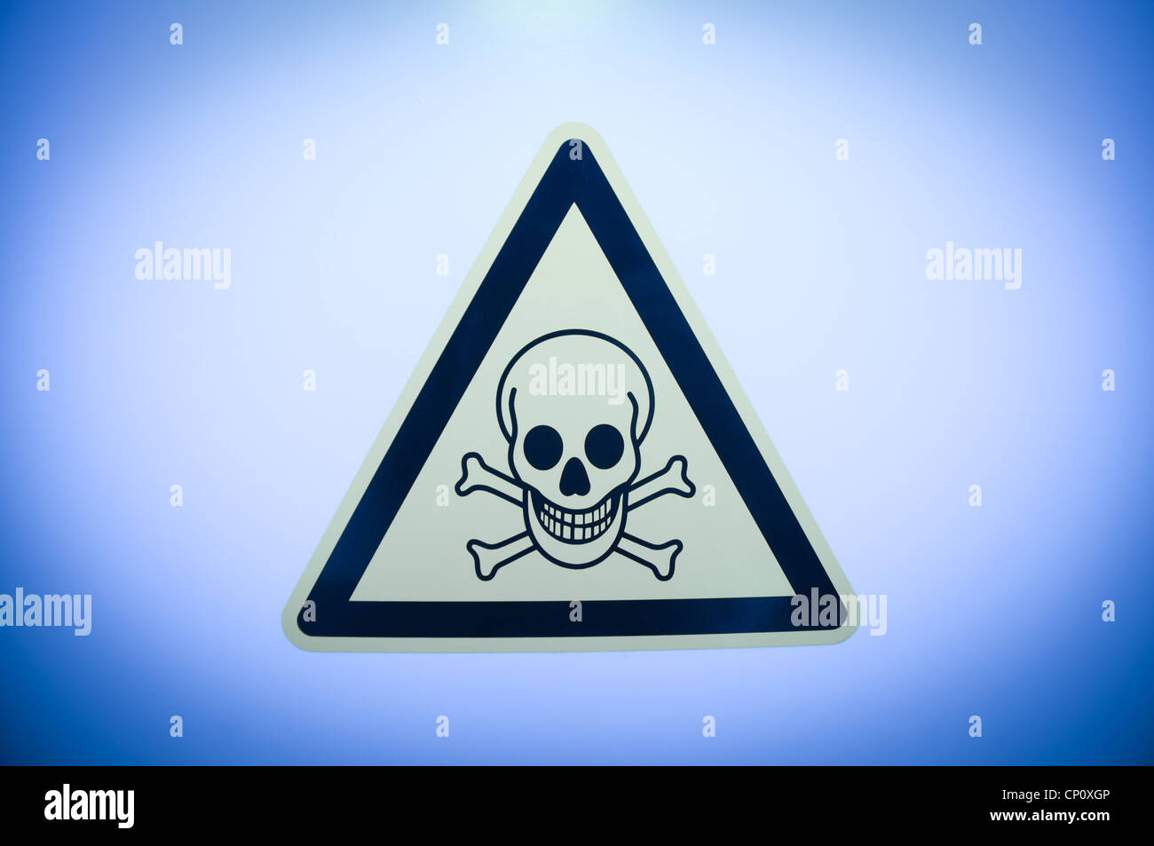 Danger poison skull yellow sign hi-res stock photography and images - Alamy