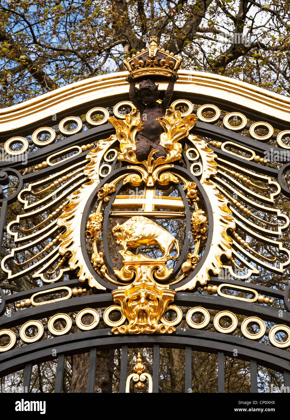 Canada gate, green park hi-res stock photography and images - Alamy