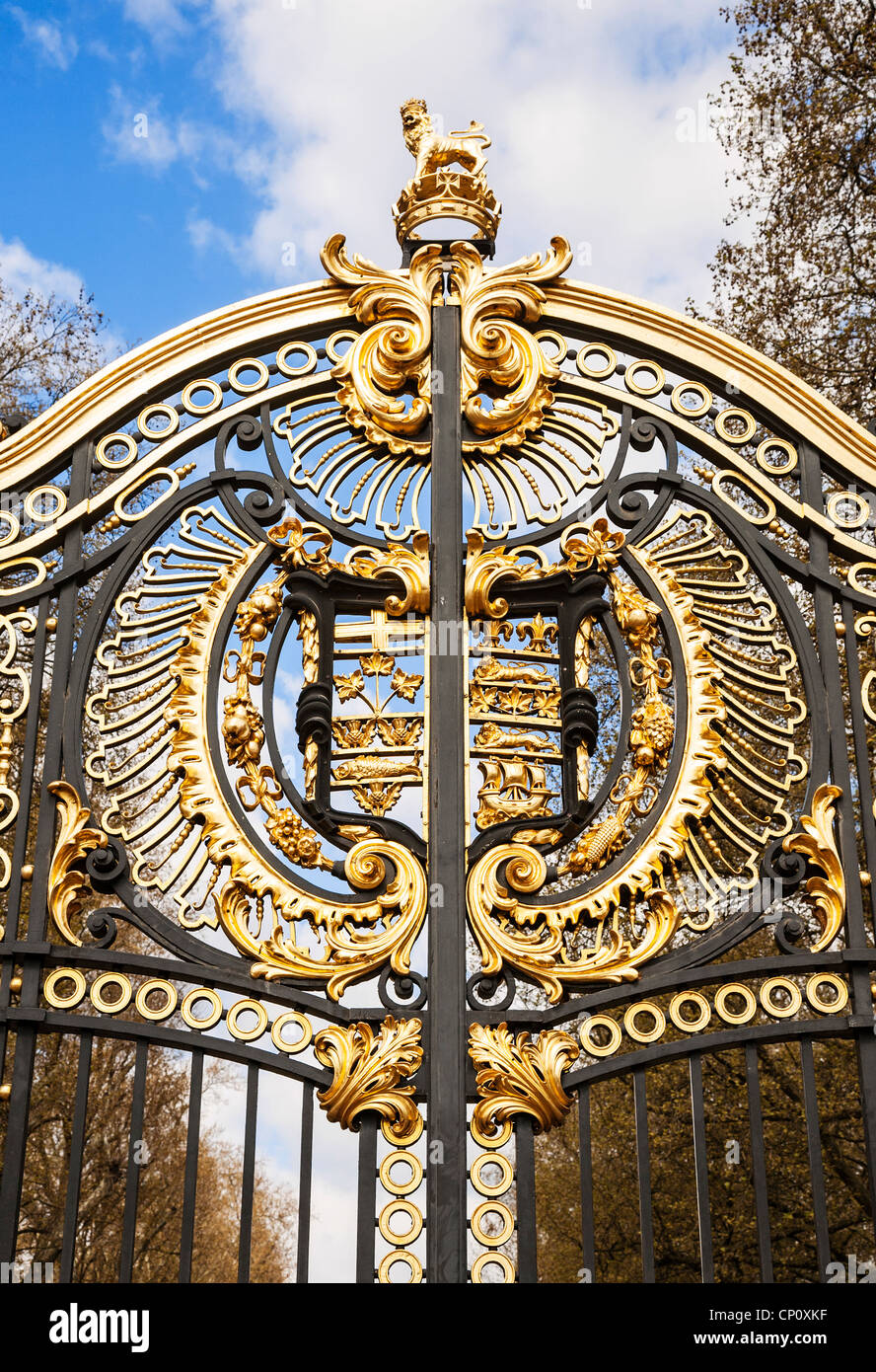 Canada gate london hi-res stock photography and images - Alamy