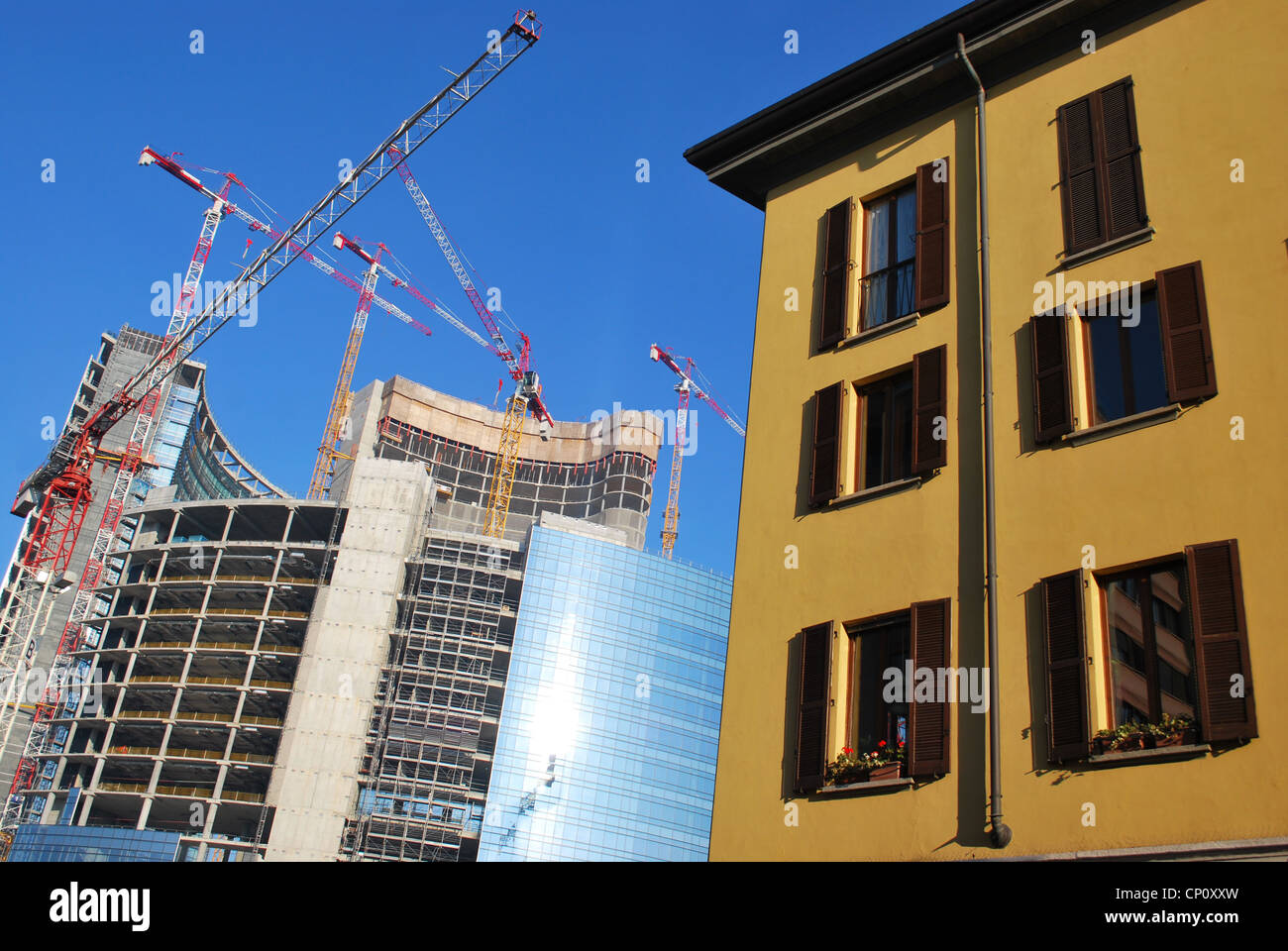 New old contrast architecture hi-res stock photography and images - Alamy