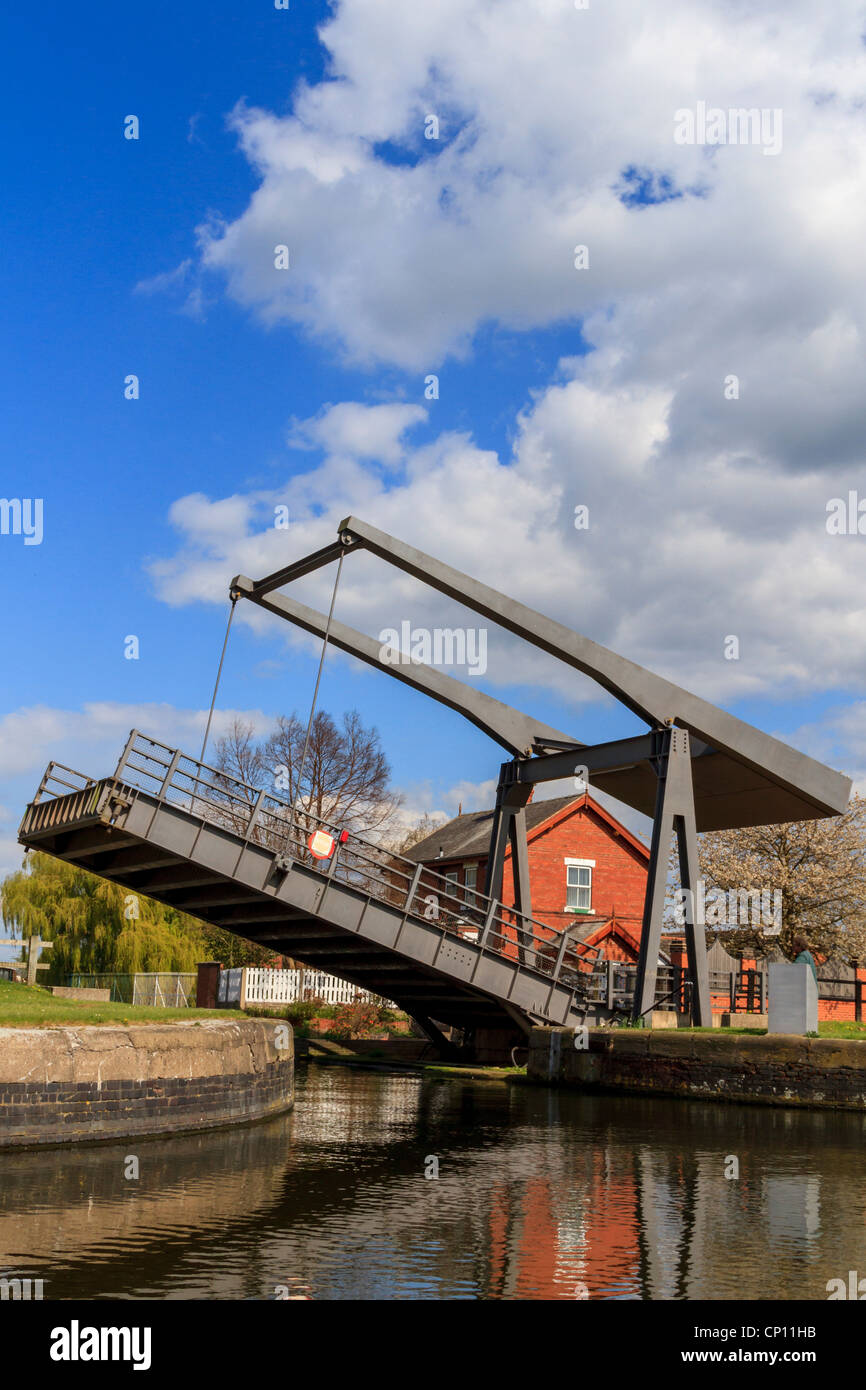 lift bridge over a canal in North Yorkshire , uk Stock Photo - Alamy