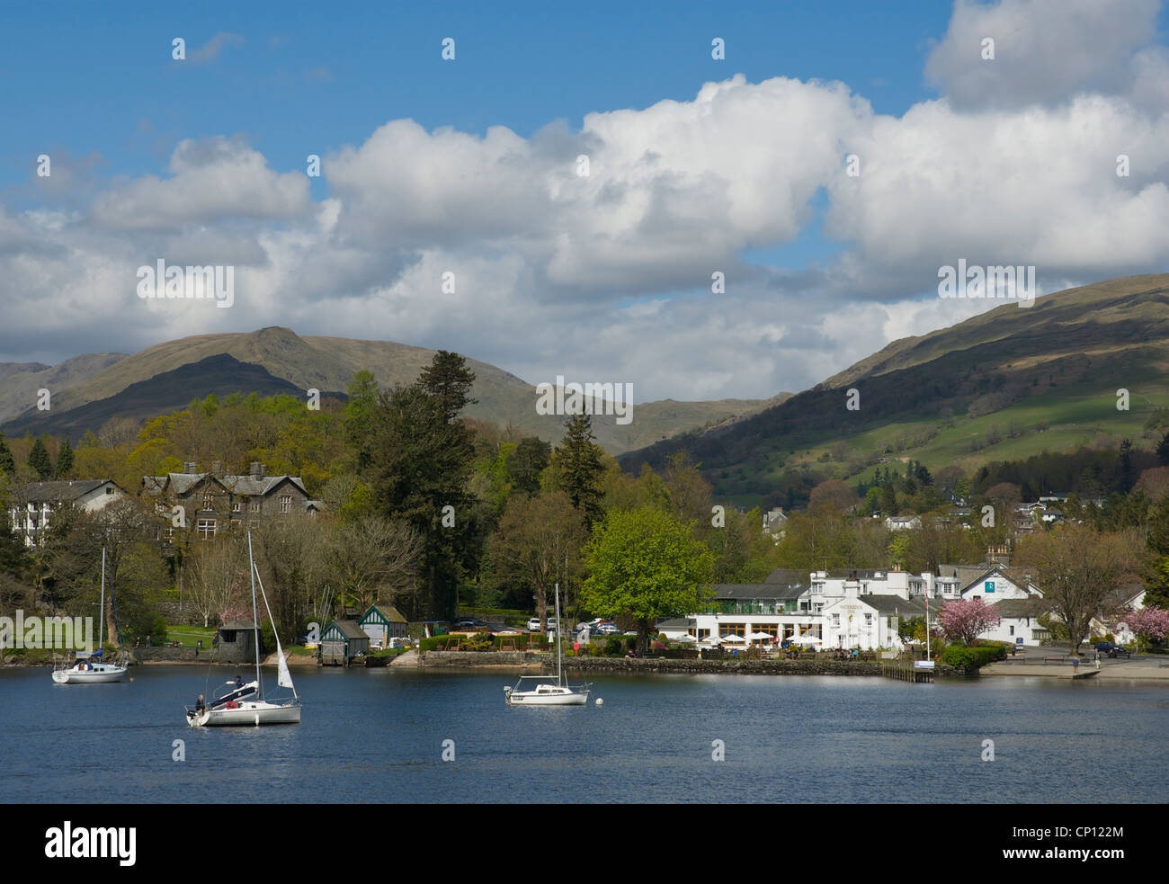 Windermere cumbria and wateredge hi-res stock photography and images ...