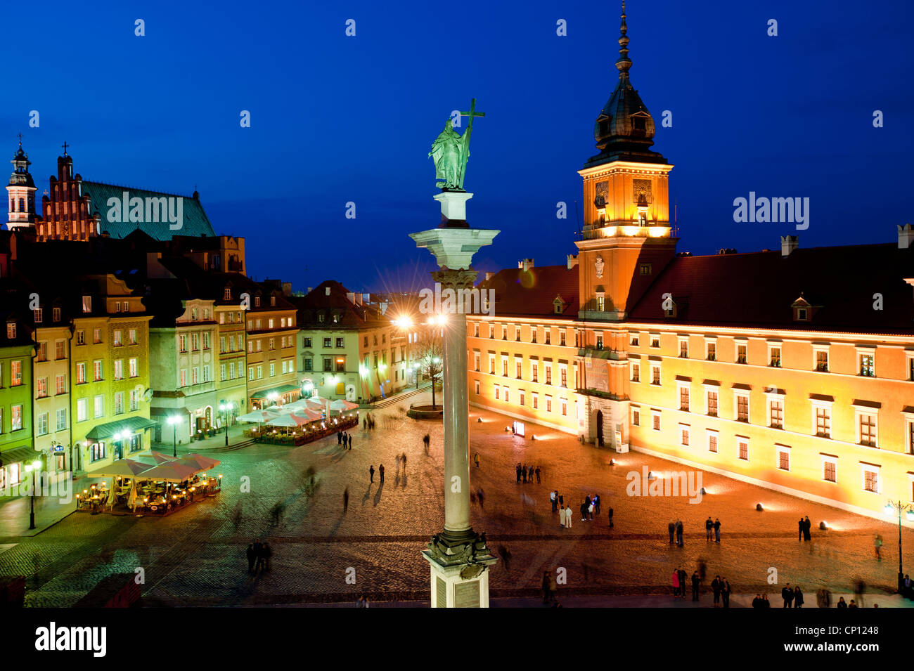 Old castle night hi-res stock photography and images - Alamy