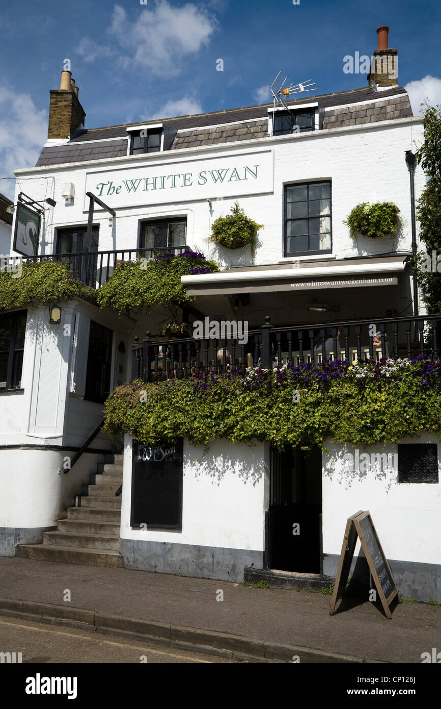 The White Swan pub / public house / tavern in Twickenham, popular with ...