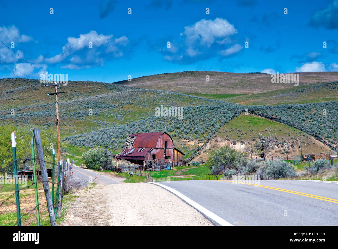 Old barn road hi-res stock photography and images - Alamy