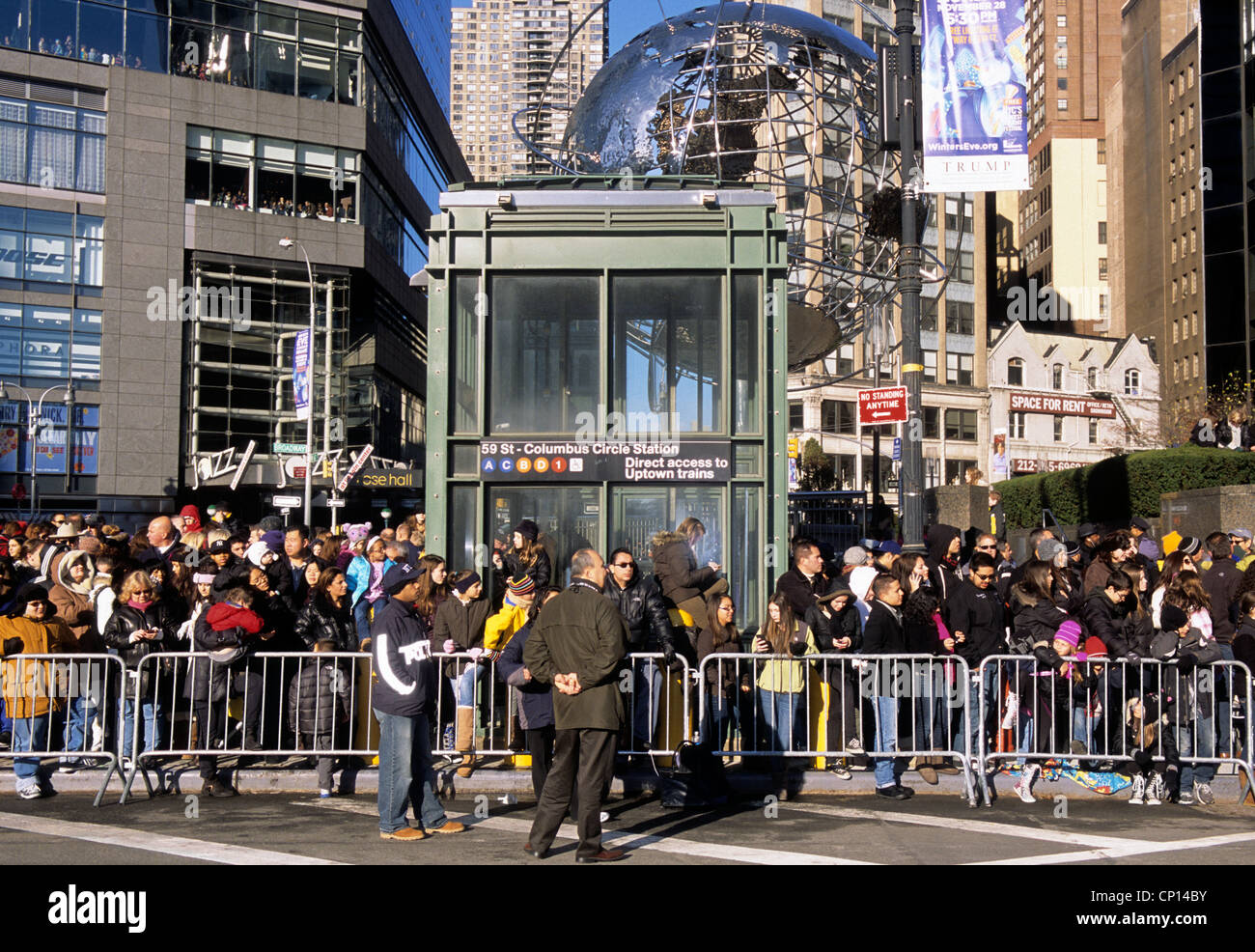 Watching behind gate usa hi-res stock photography and images - Alamy