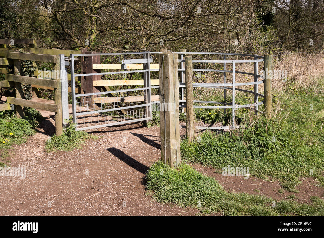 A gate on a footpath Stock Photo - Alamy