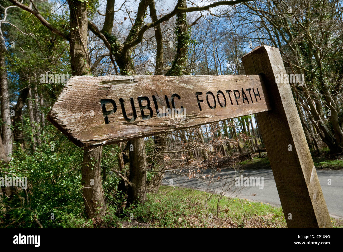 Public path signage hi-res stock photography and images - Alamy