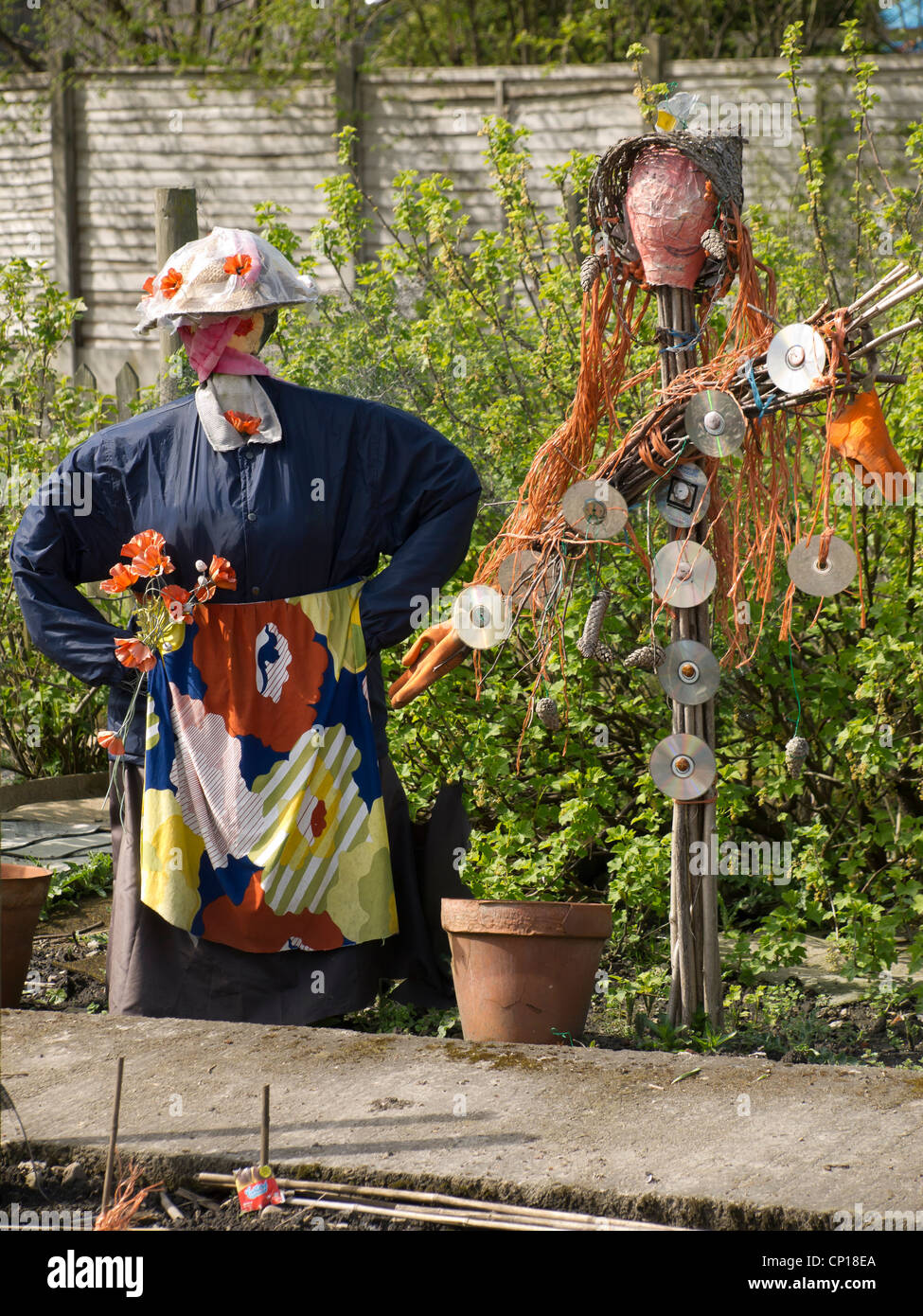 Two scarecrows hi-res stock photography and images - Alamy