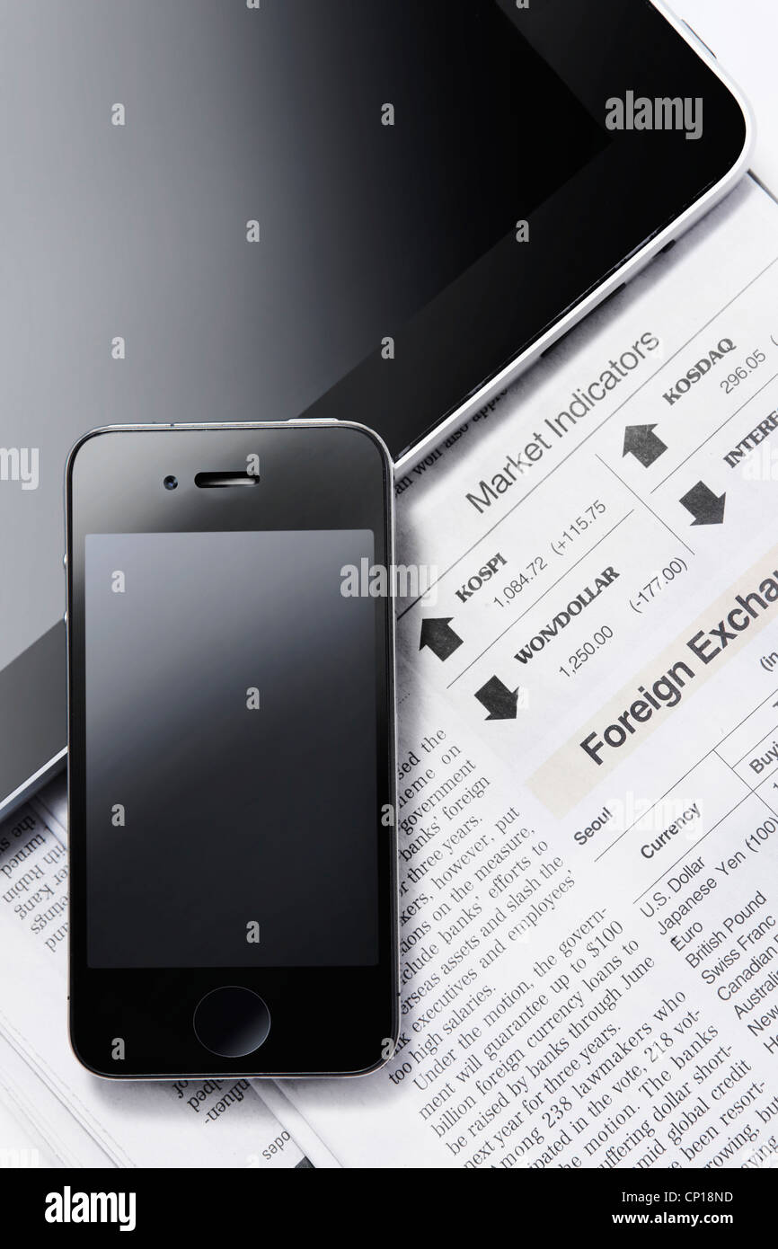 Newspaper tablet phone hi-res stock photography and images - Alamy
