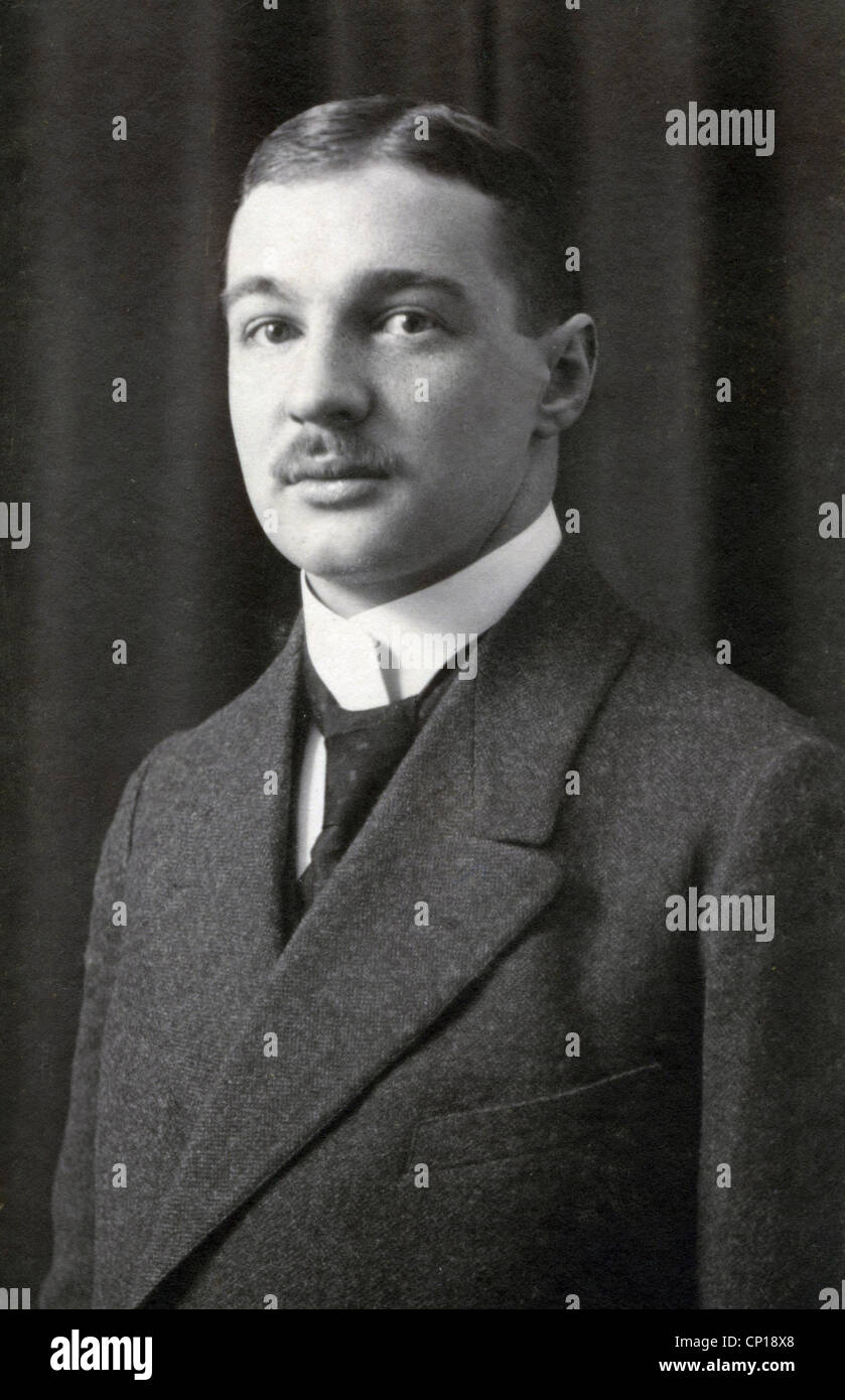 people, men, portrait of a man, studio shot, photo studio M. Rothbauer ...