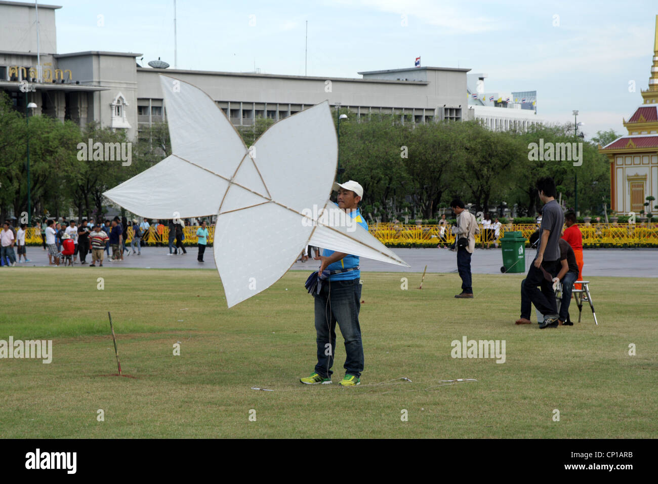 A man playing Chula kite . The male (star-tale) fighting kite Stock ...