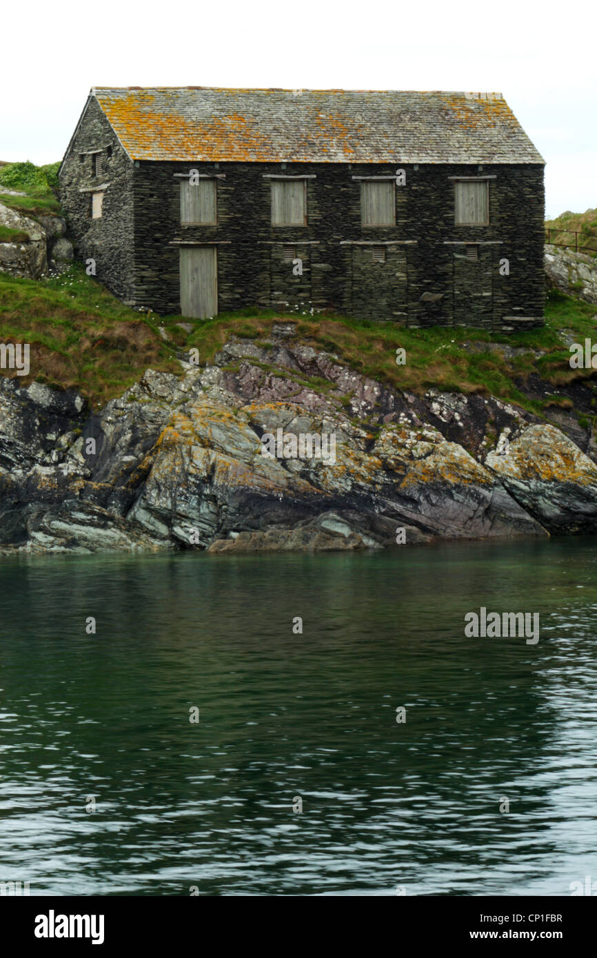 The Net Loft on Peak Rock, Polperro Stock Photo - Alamy
