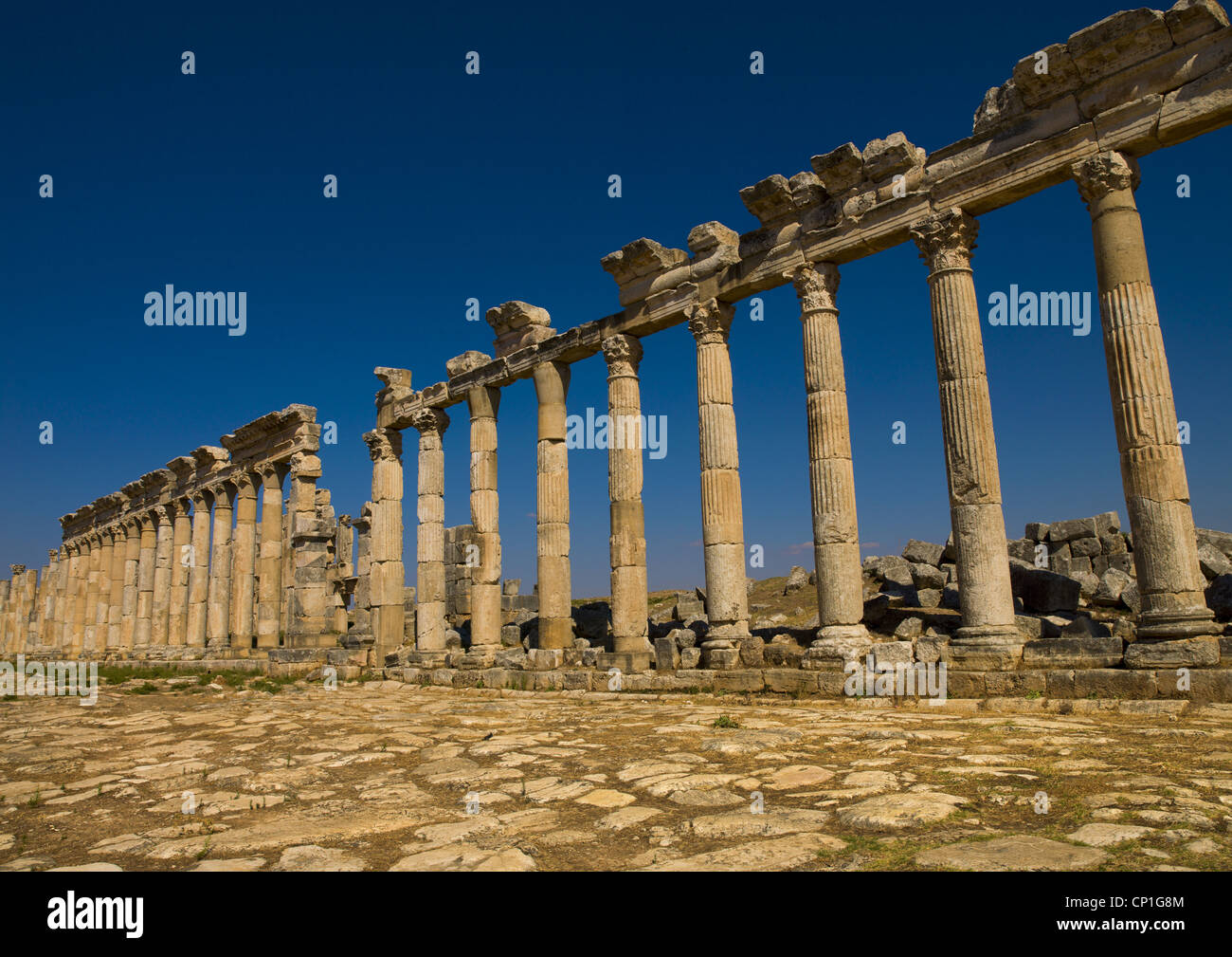 Roman columned street hi-res stock photography and images - Alamy