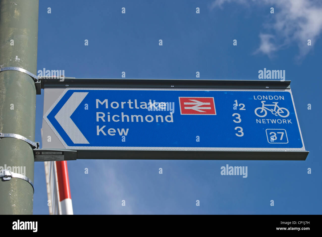 london cycle network sign showing directions and distances to mortlake ...