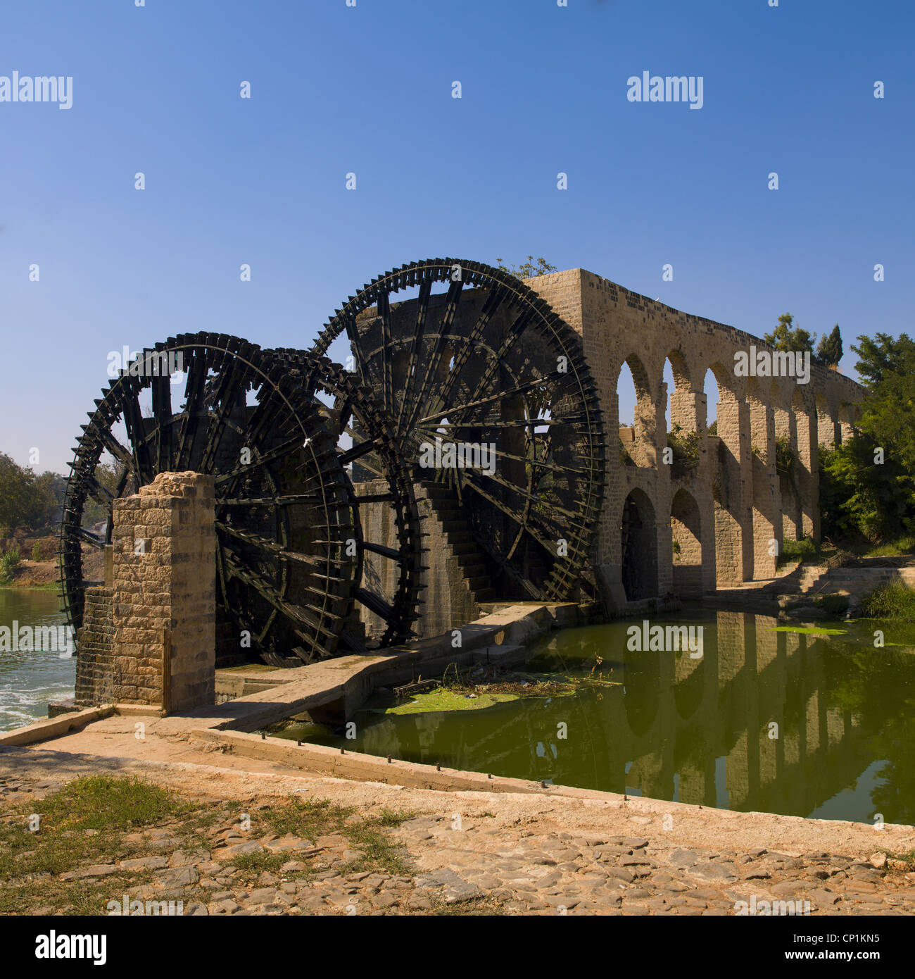Hama syria noria waterwheel hi-res stock photography and images - Alamy