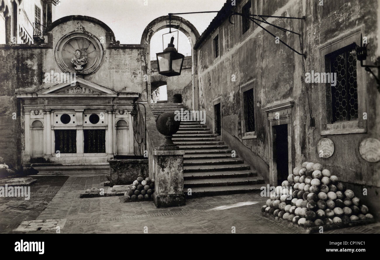 Castel sant'angelo interior hi-res stock photography and images - Alamy