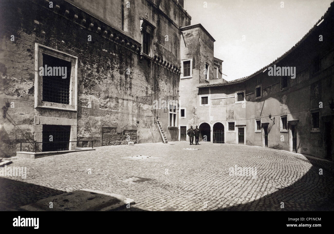 Castel sant'angelo interior hi-res stock photography and images - Alamy