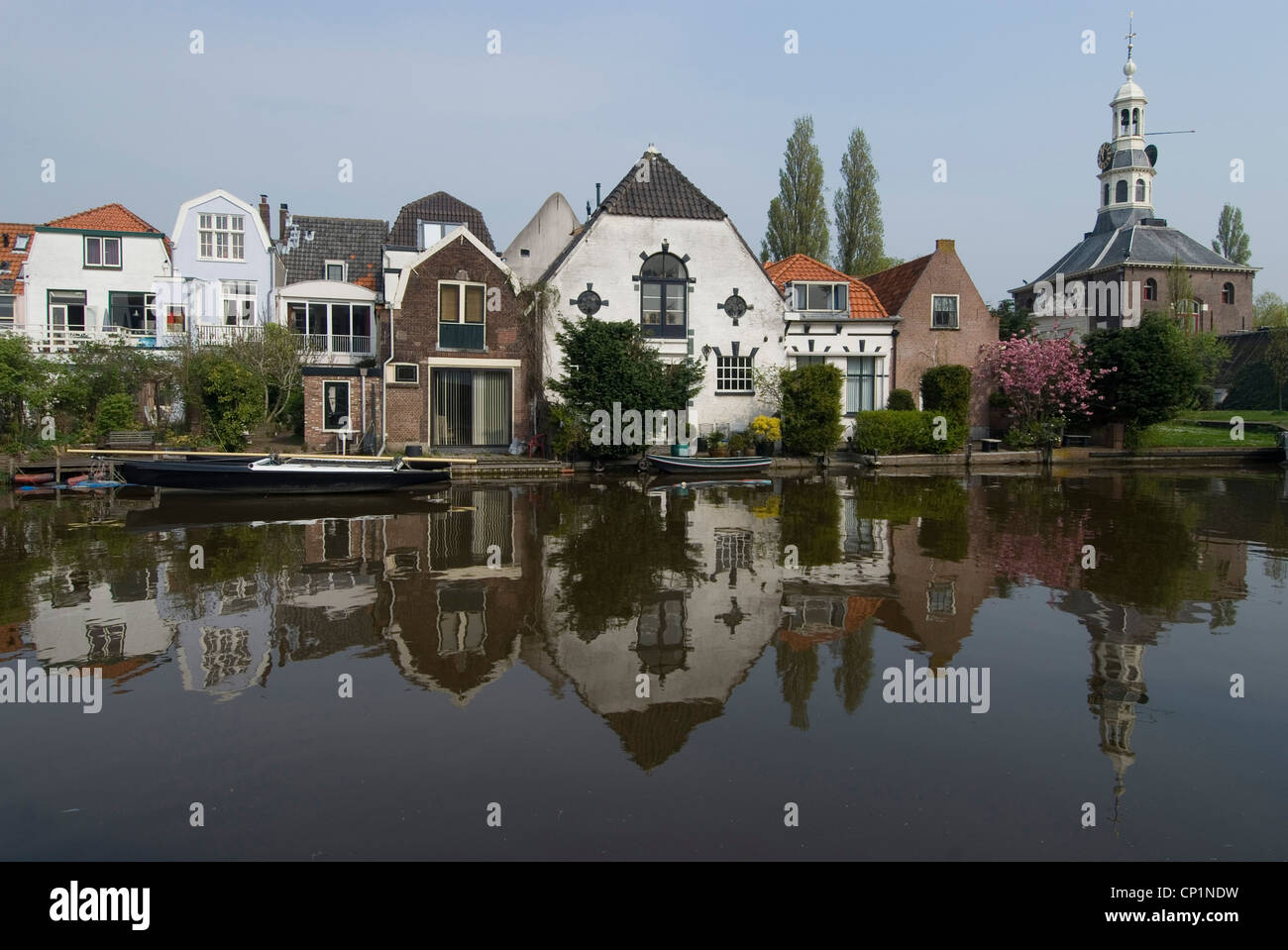 Old dutch houses reflected hi-res stock photography and images - Alamy