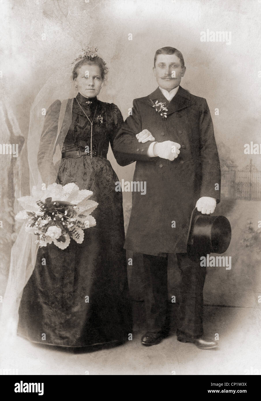 Bridal couple circa 1890 hi-res stock photography and images - Alamy