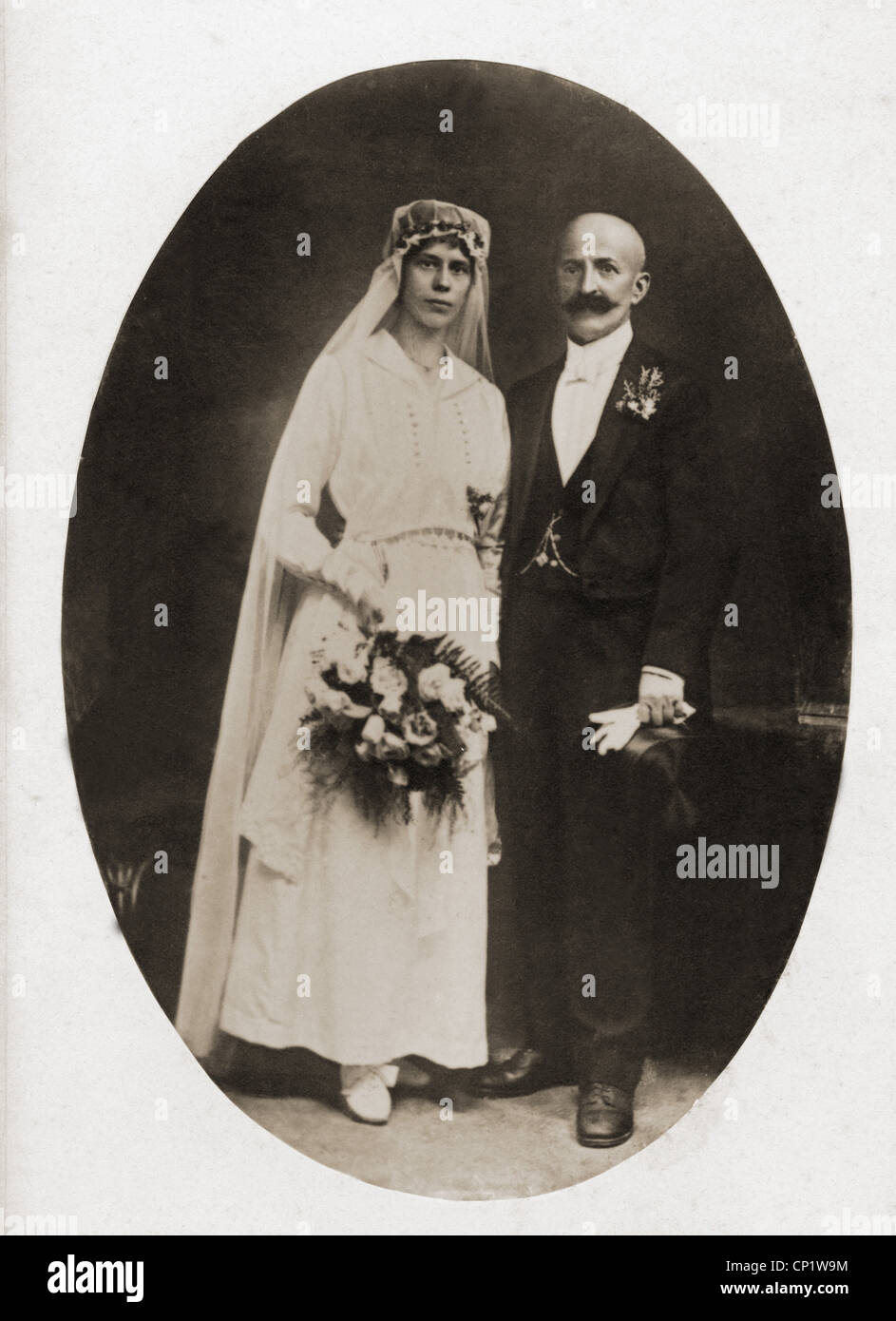 People wedding couple cabinet card hi-res stock photography and images ...