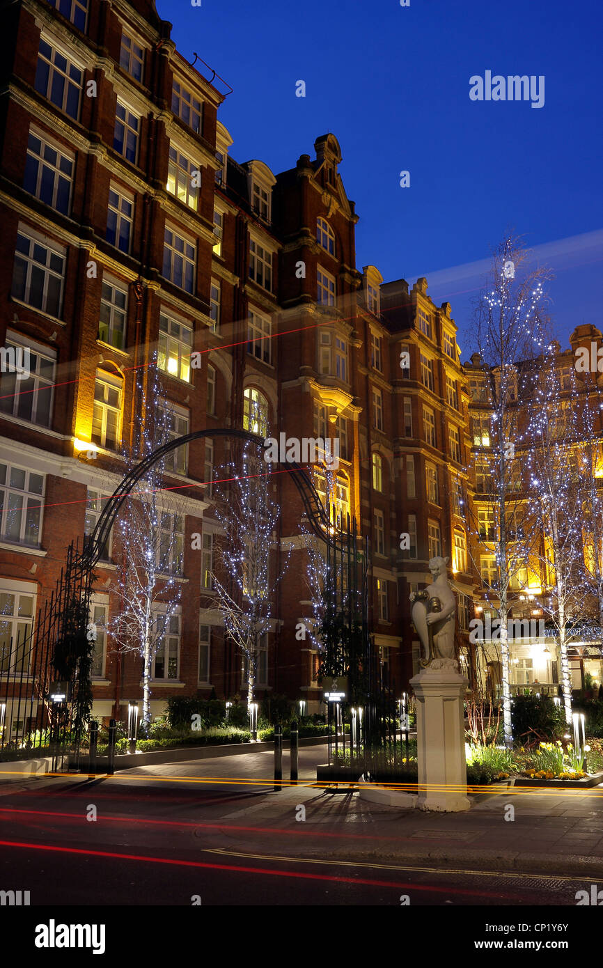 Caxton street hi-res stock photography and images - Alamy