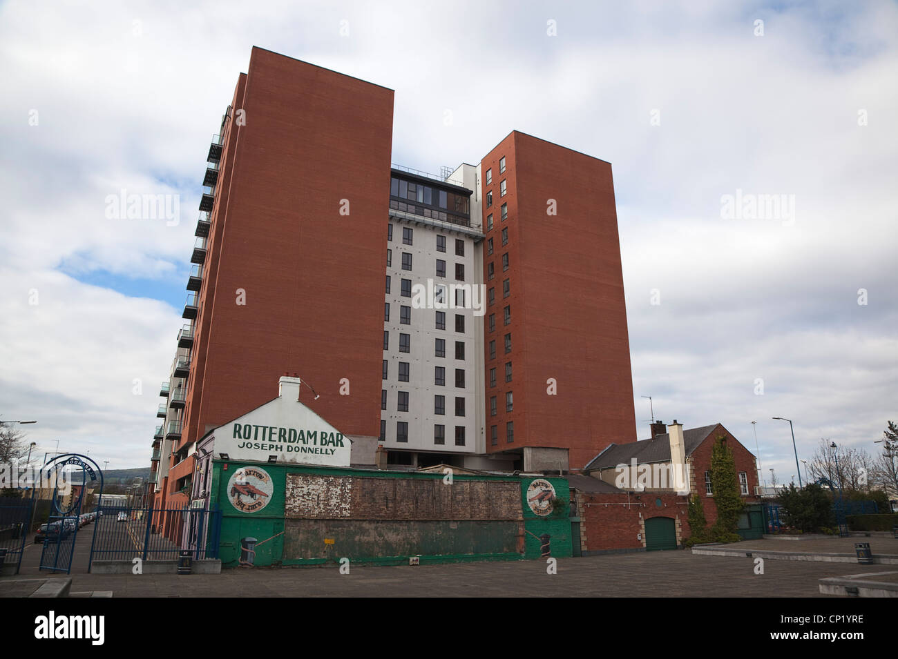 Ireland, North, Belfast, Clarendon Dock, Barrow Square, Rotterdam Bar ...