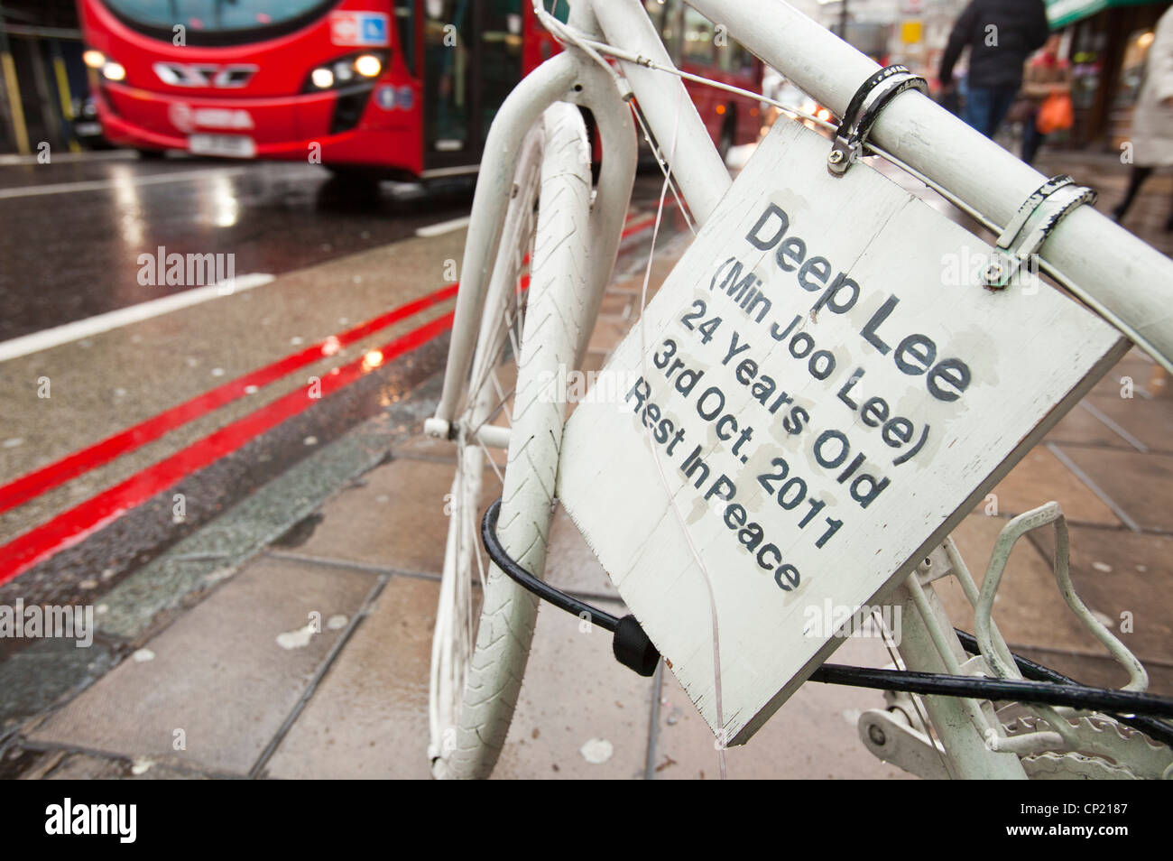 White memorial bike High Resolution Stock Photography and Images - Alamy
