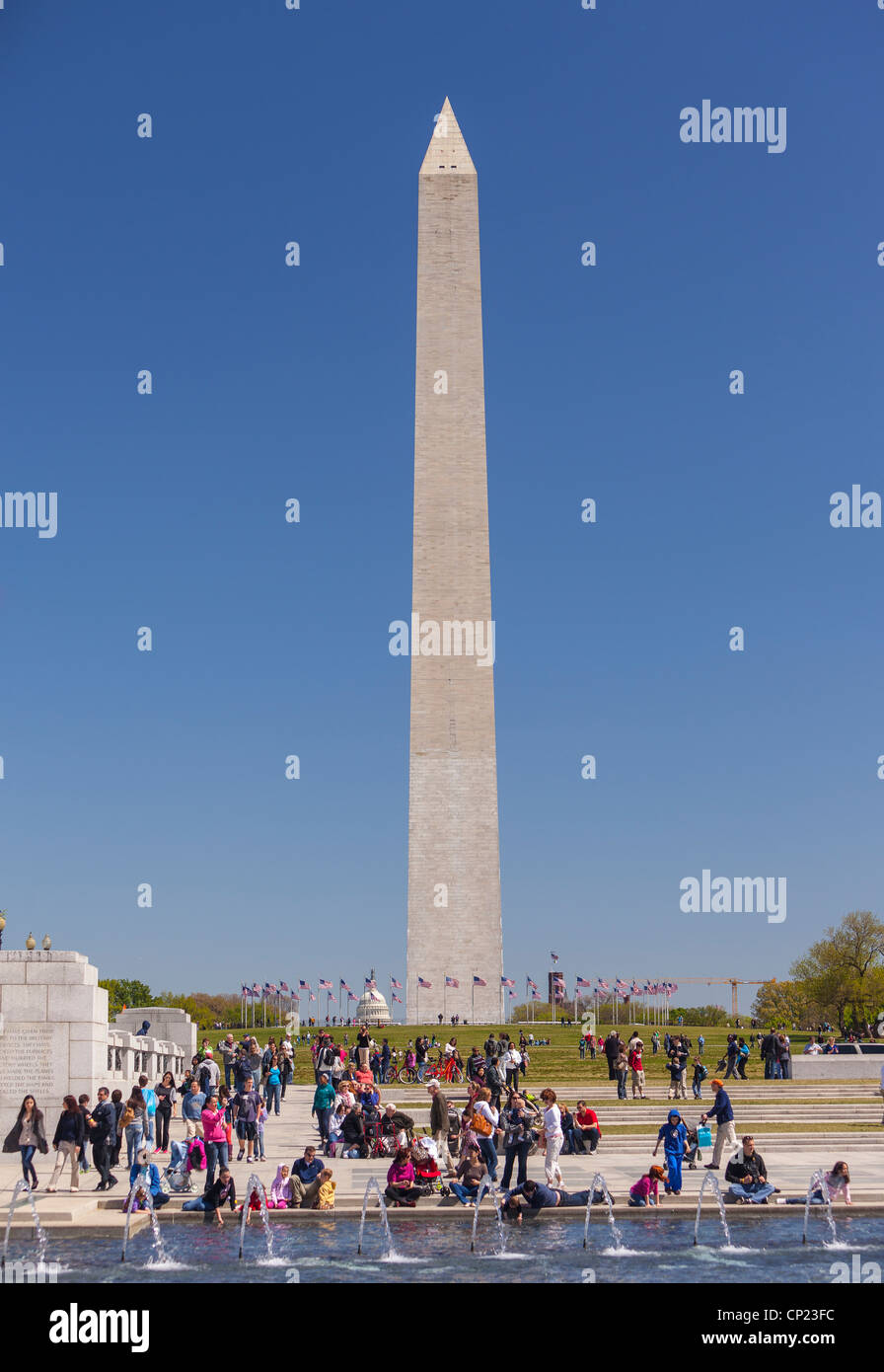 Washington monument visitors hi-res stock photography and images - Alamy