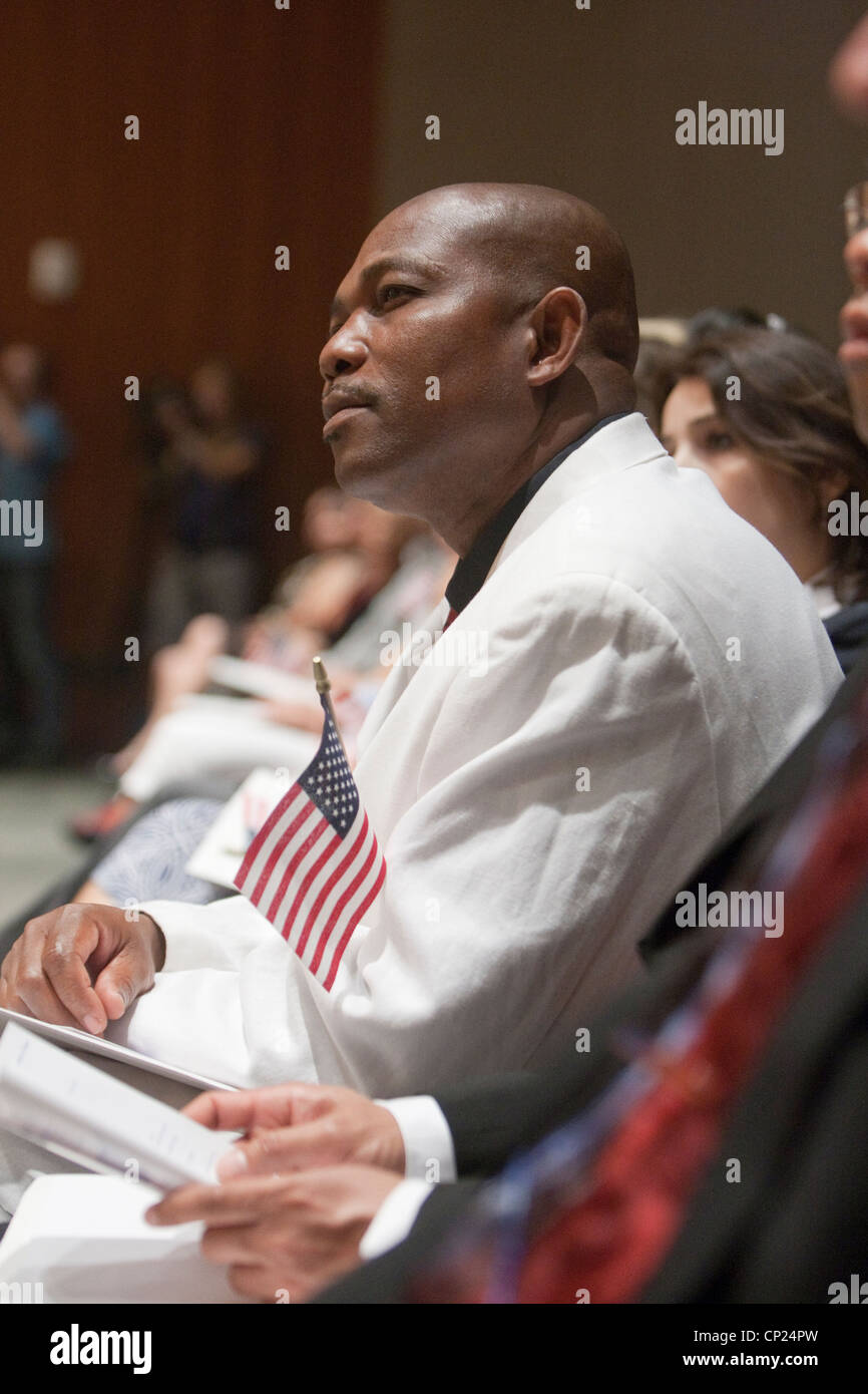 Hundreds become U.S citizens during a naturalization ceremony held in ...