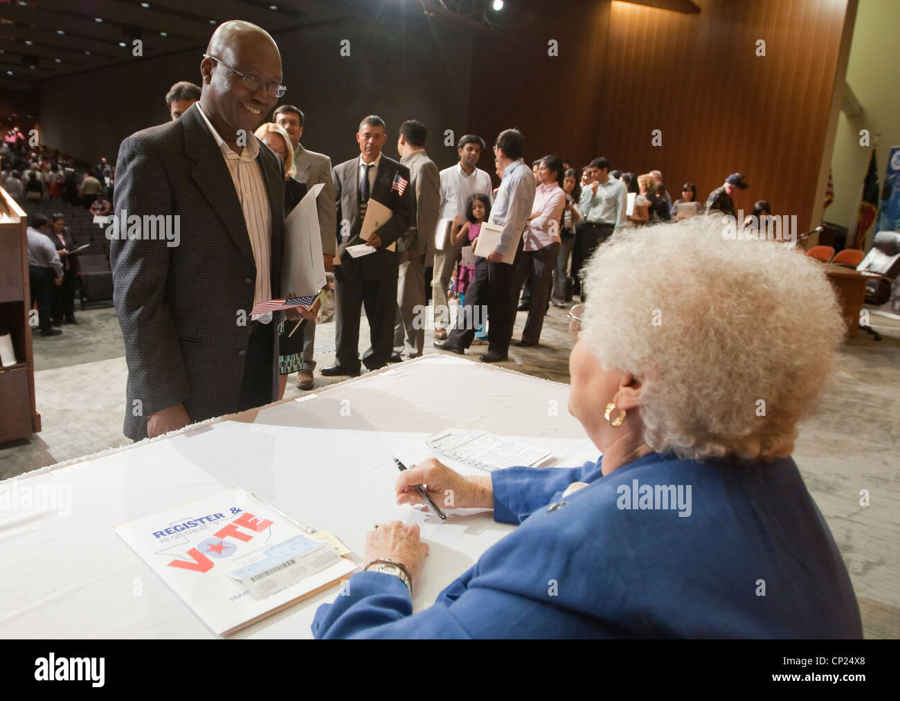 Us citizenship ceremony hi-res stock photography and images - Alamy