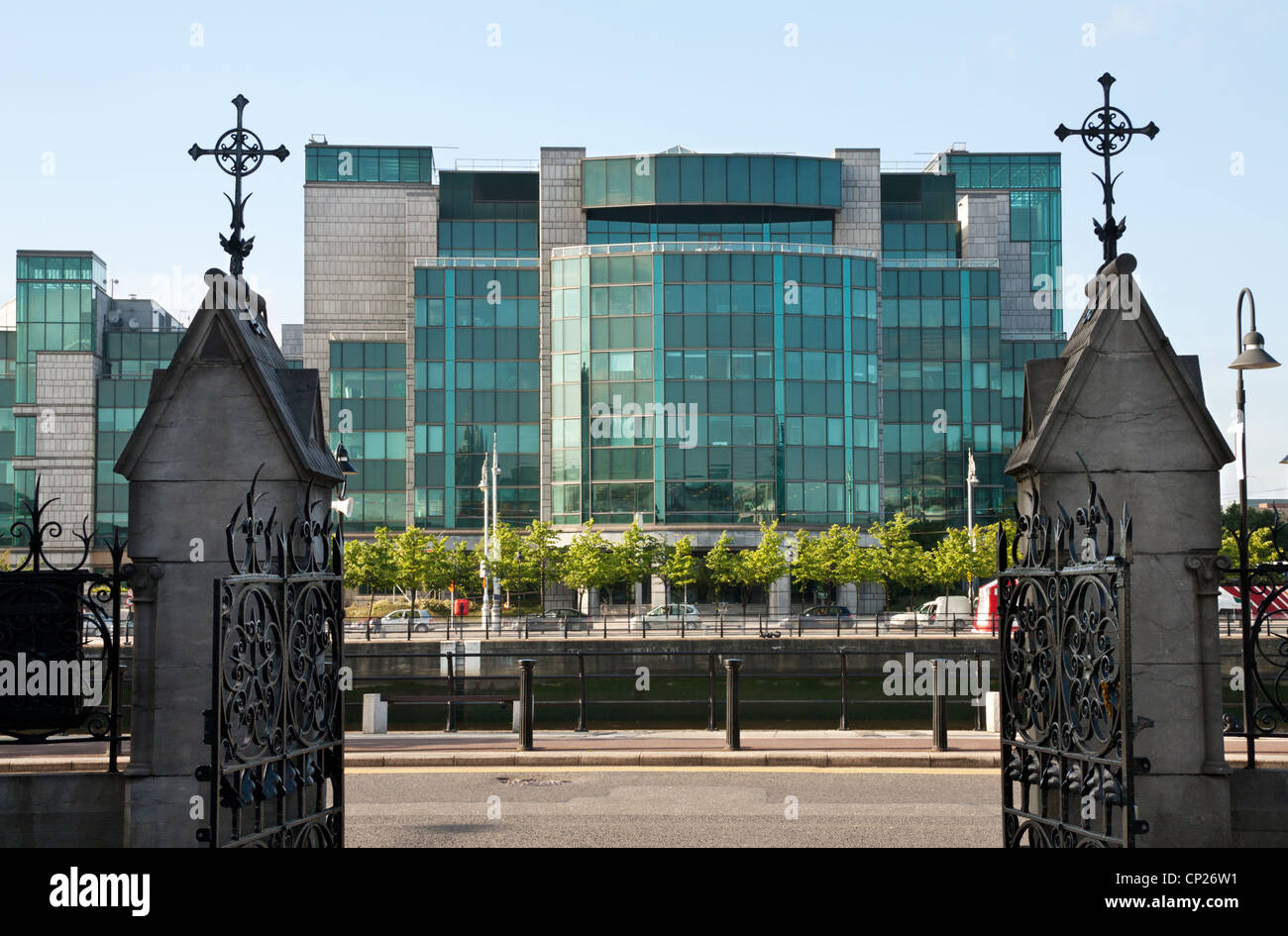 Dublin financial district old new hi-res stock photography and images ...